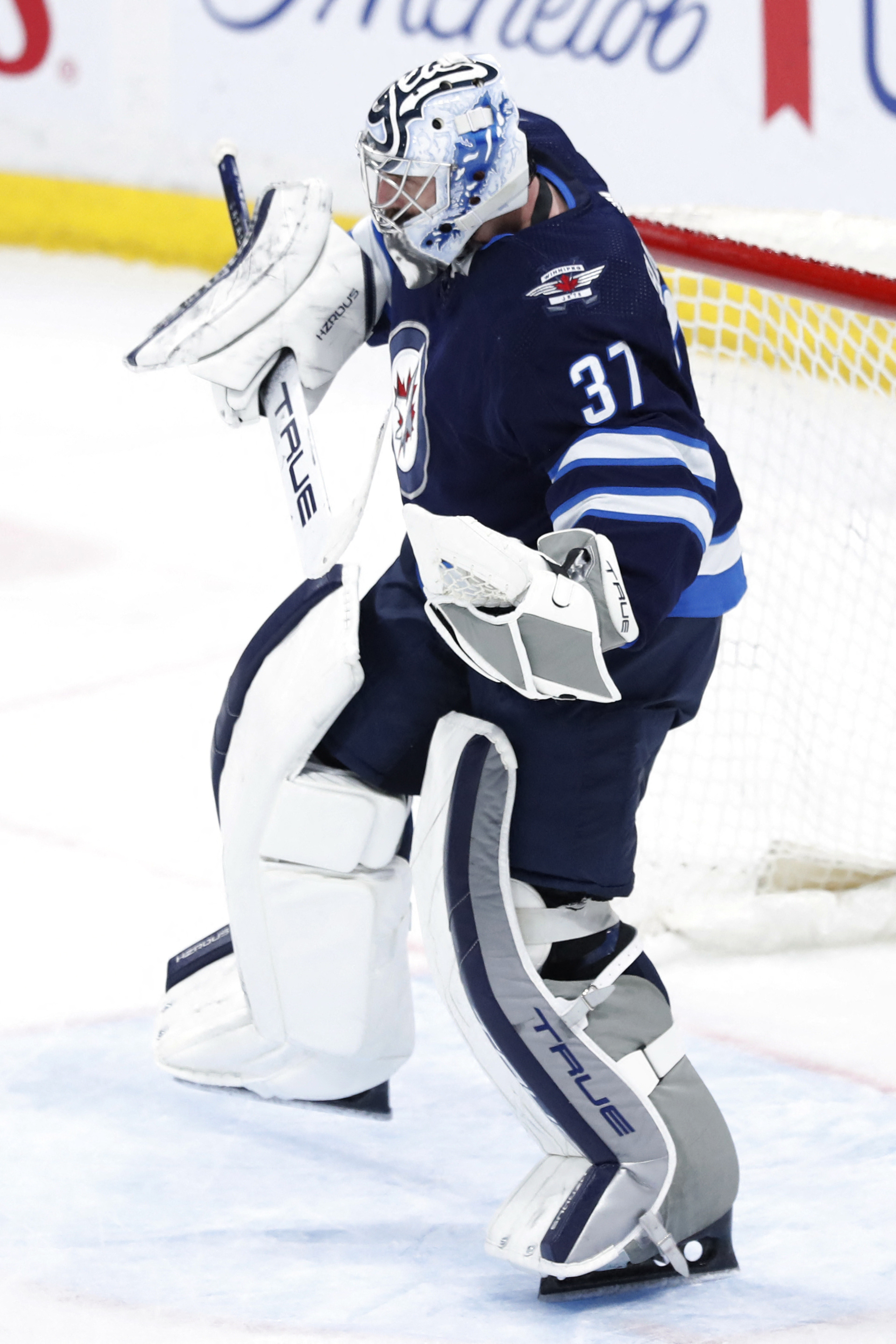 Jets douse Flames, clinch playoff berth | Reuters