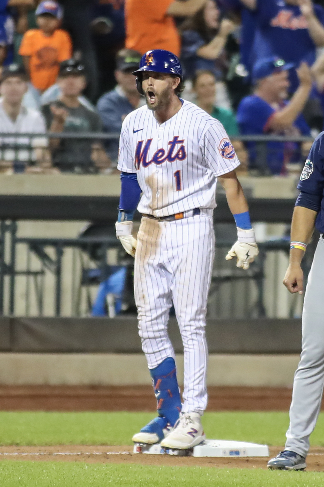 Mariners score last, win seesaw game with Mets | Reuters