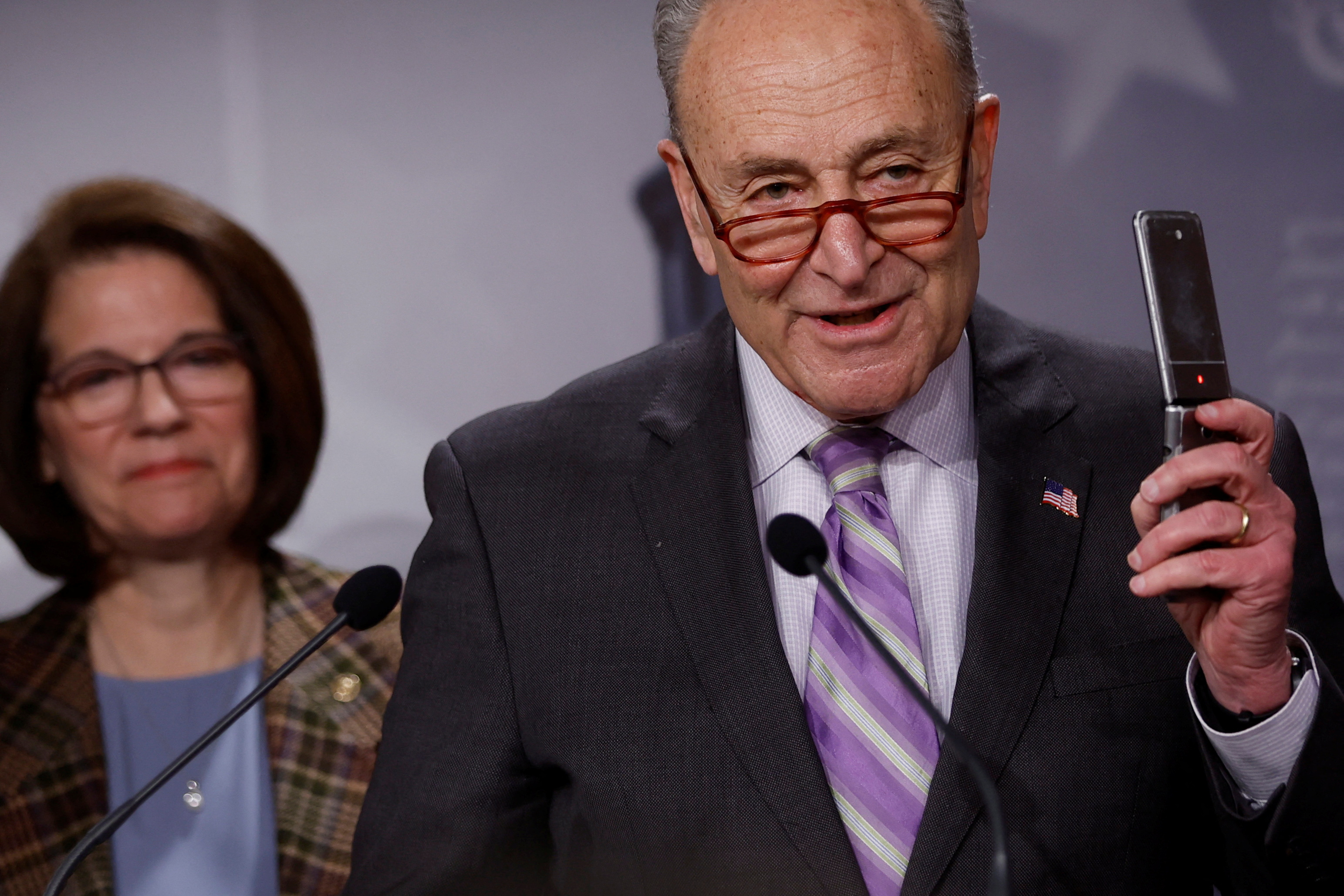 Schumer gives U.S. senators 24-hour return notice as debt talks proceed ...