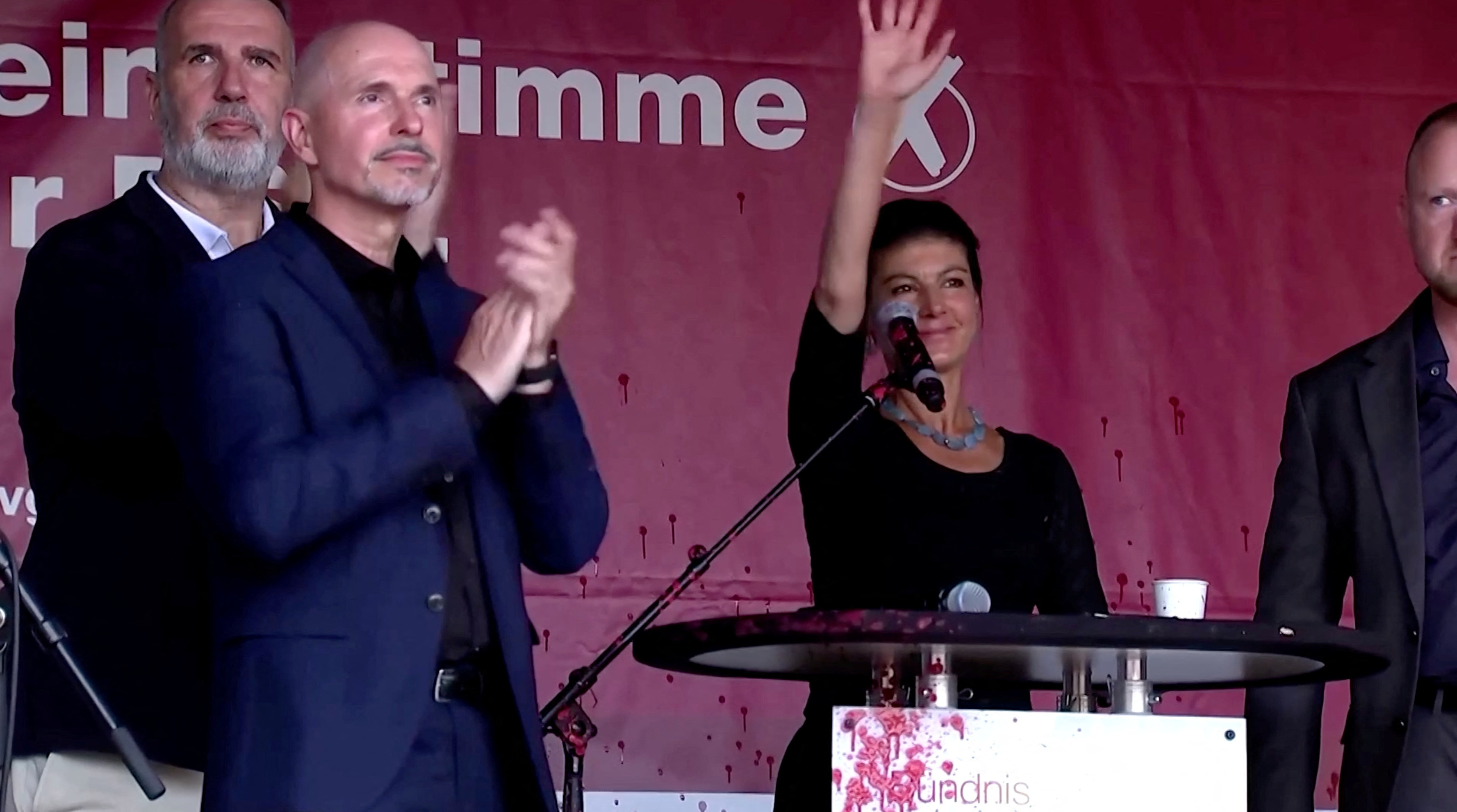 German leftist party leader Wagenknecht attacked with paint at campaign ...