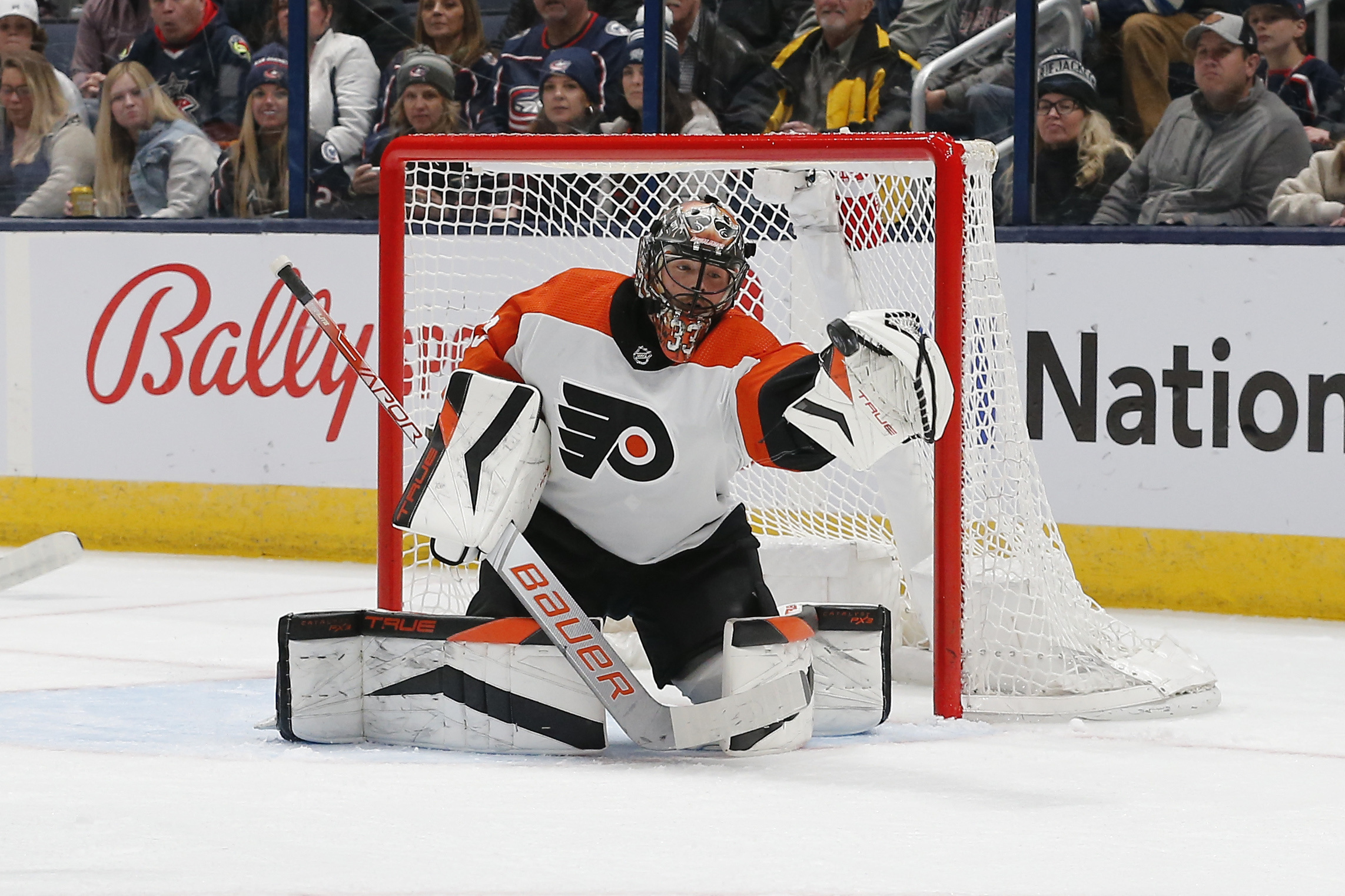 Jackets get offense from defense, extend Flyers' skid to 7 | Reuters