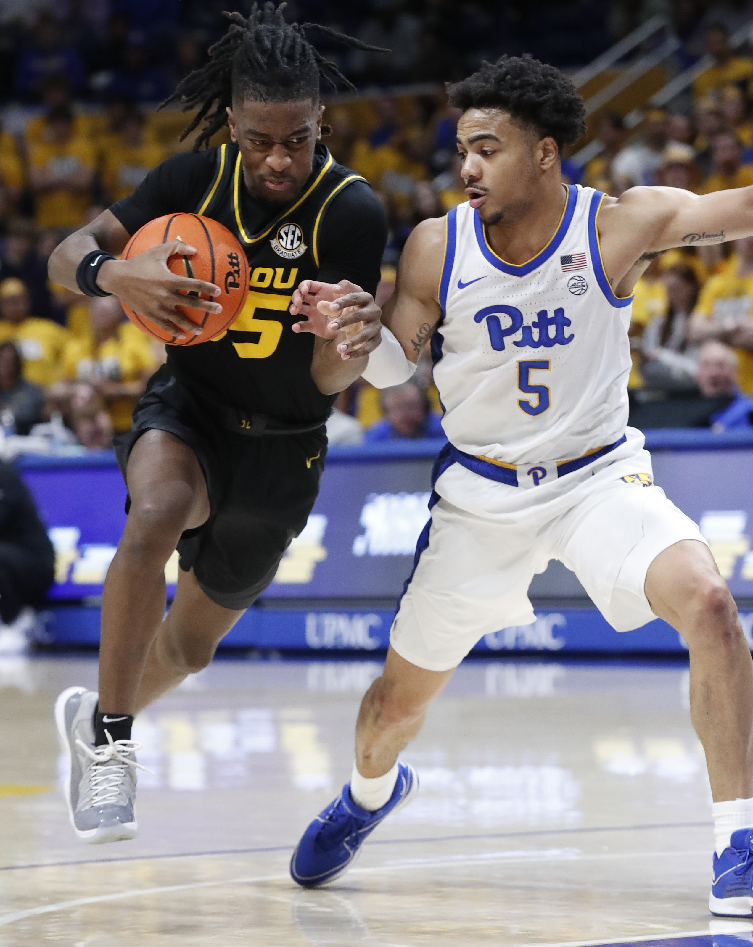 Missouri ends Pitt's home winning streak | Reuters