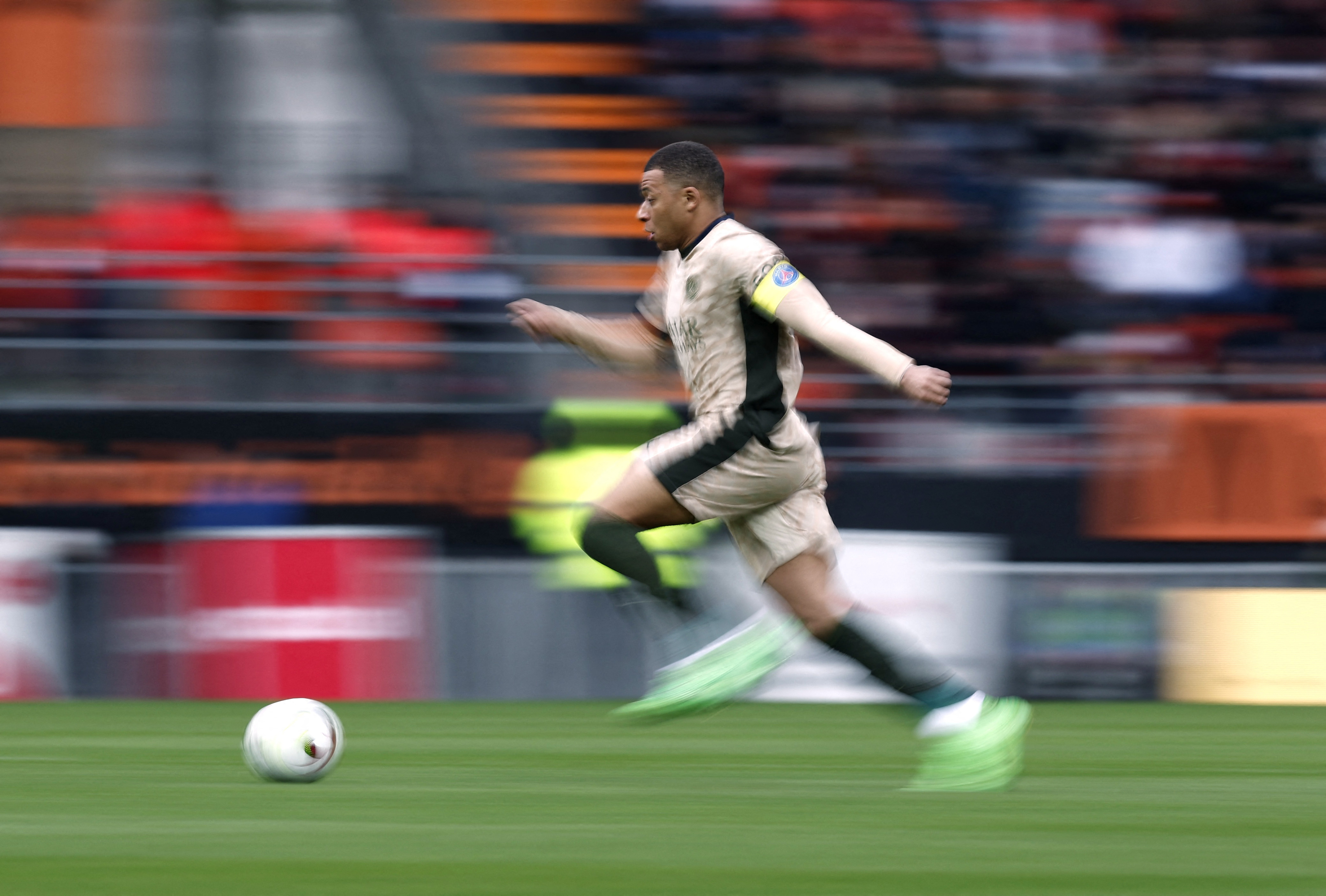 PSG close in on title with 4-1 win at Lorient | Reuters