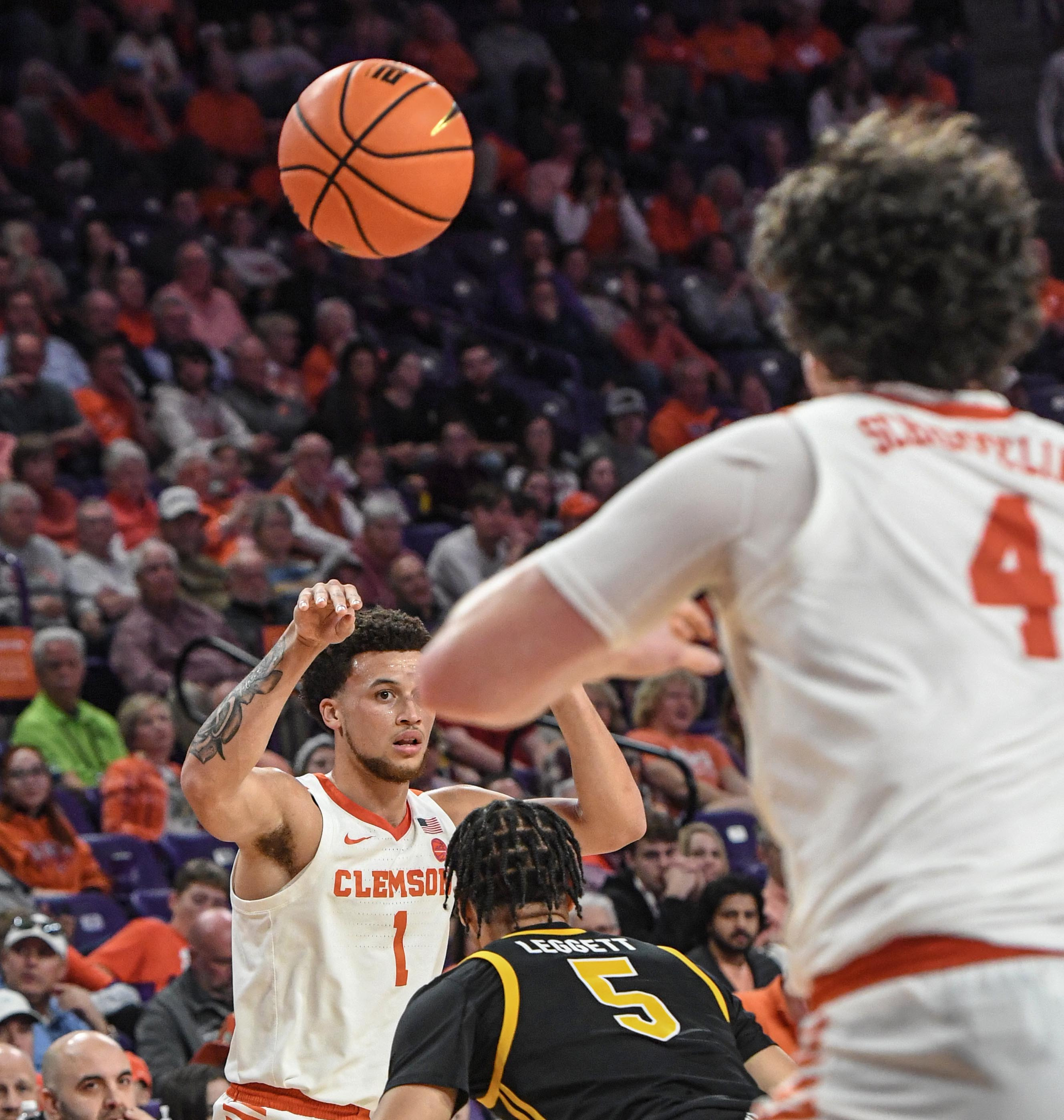 Ian Schieffelin powers Clemson past Pitt | Reuters