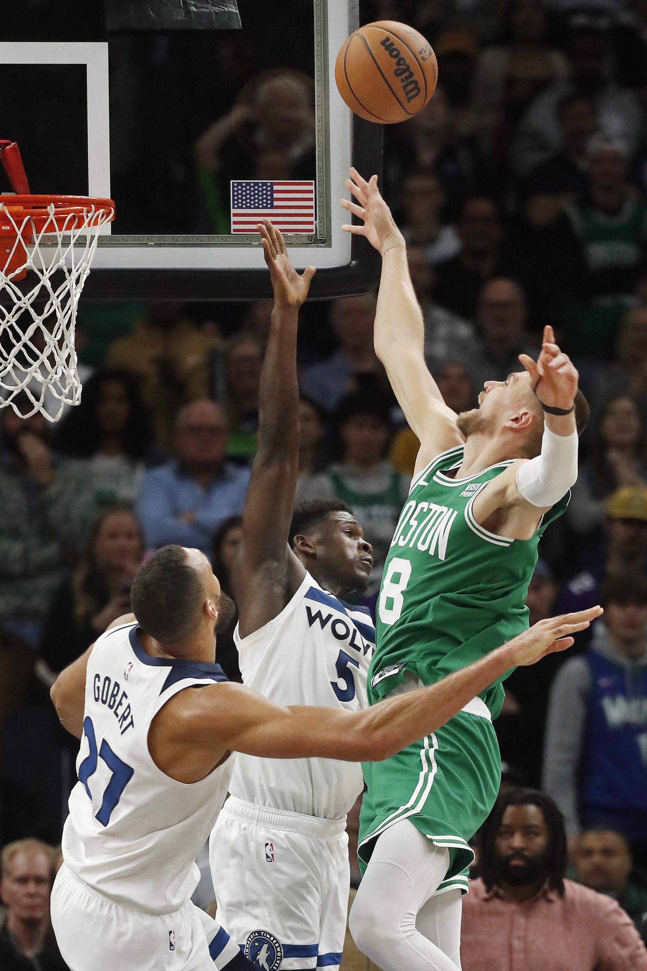 Anthony Edwards helps Wolves end Celtics' unbeaten start | Reuters