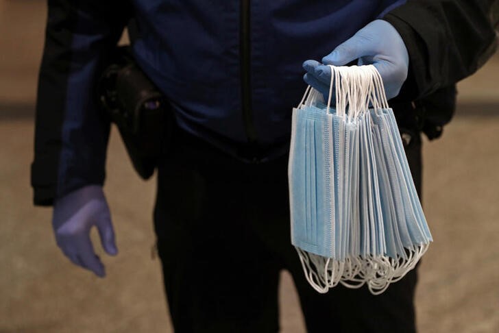 Ohio lawyer can't dodge contempt for pulling down mask, appeals court ...