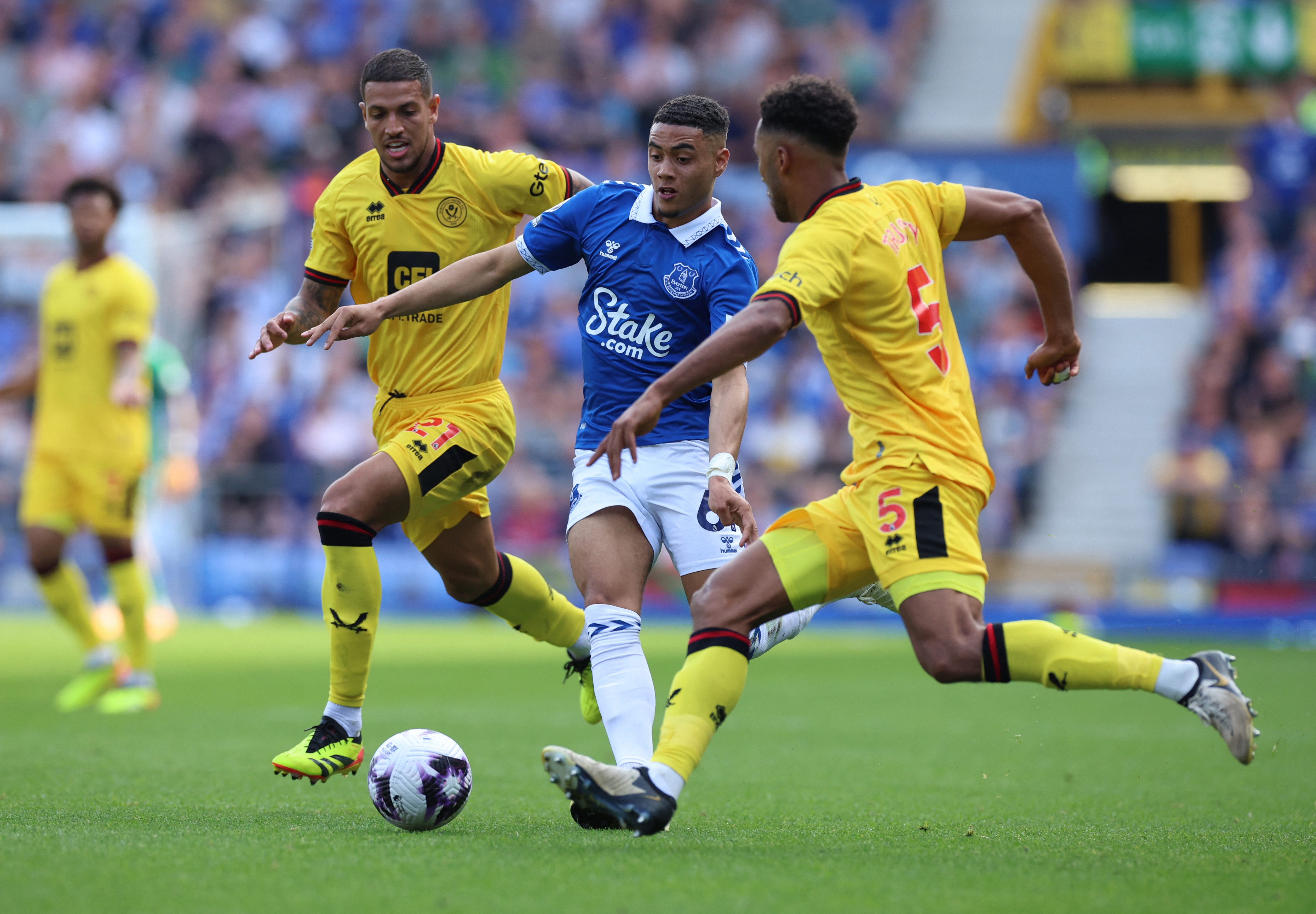 Doucoure secures Everton record with win over Sheffield United | Reuters