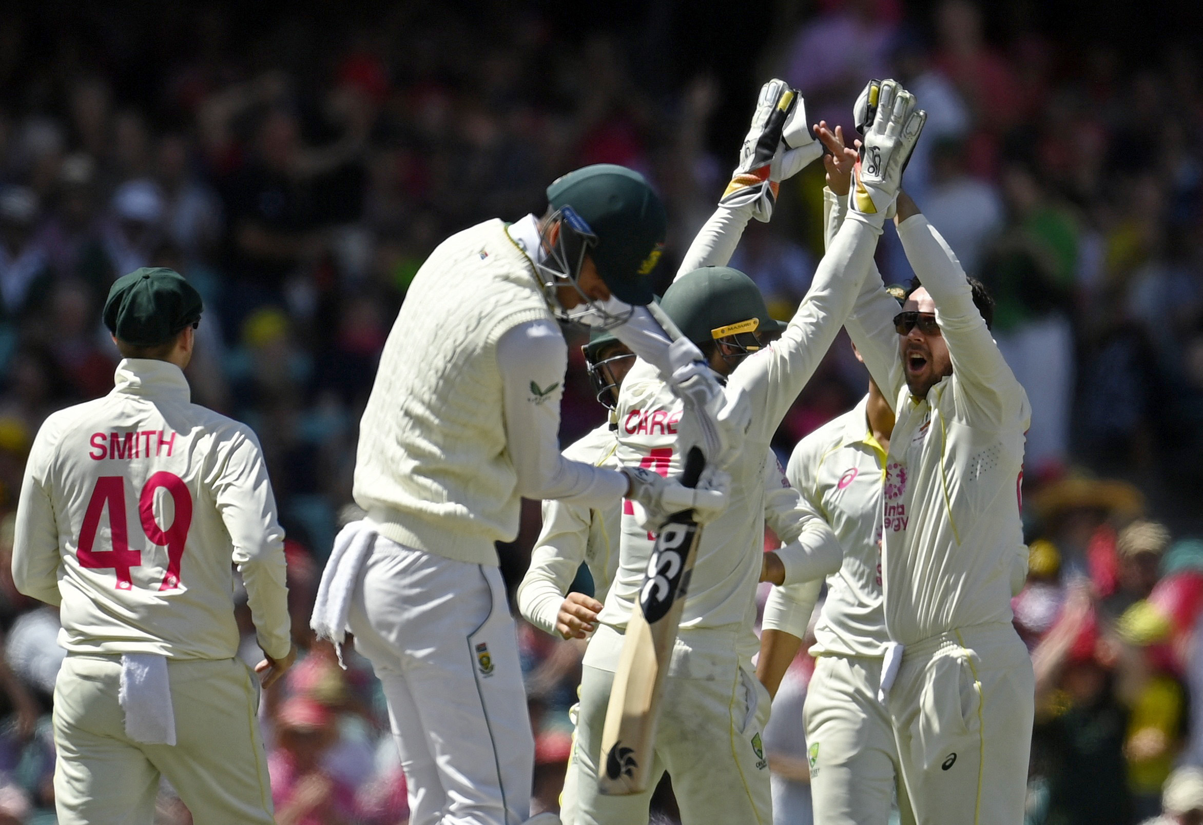 South Africa dig in to hold Australia to Sydney draw | Reuters