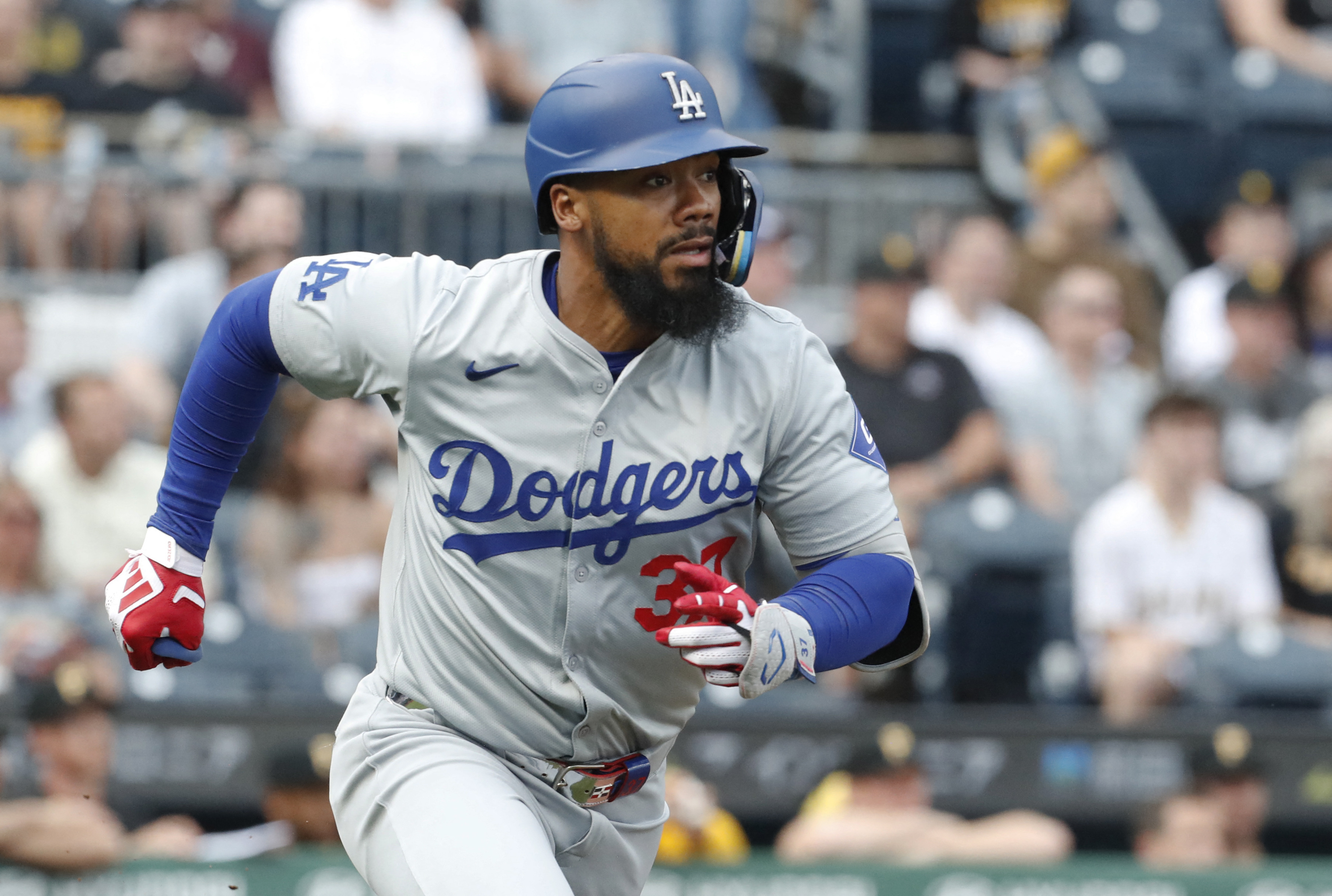 Dodgers' bats break out in 11-7 win over Pirates | Reuters