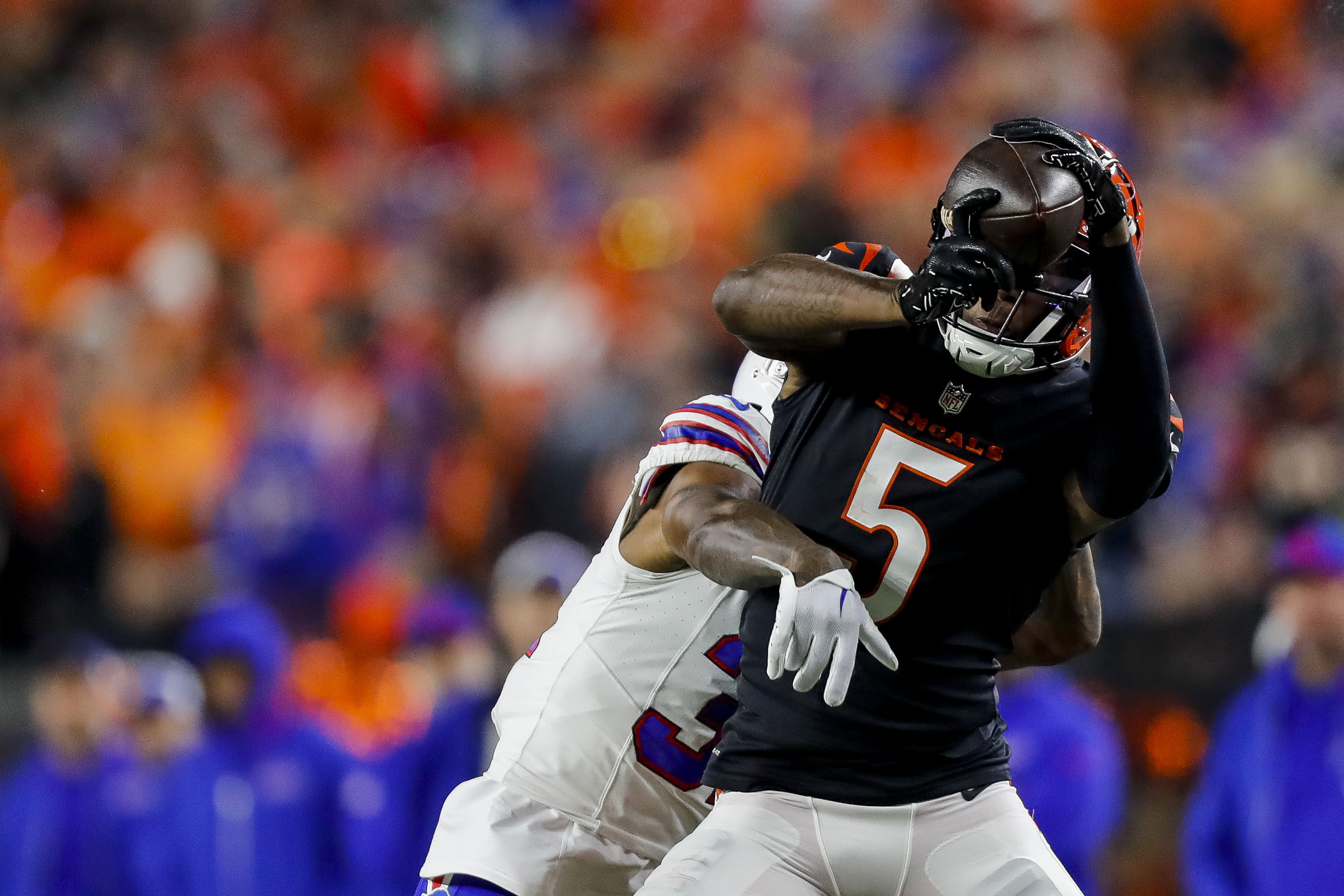 Joe Burrow throws 2 TDs as Bengals hold off Bills | Reuters