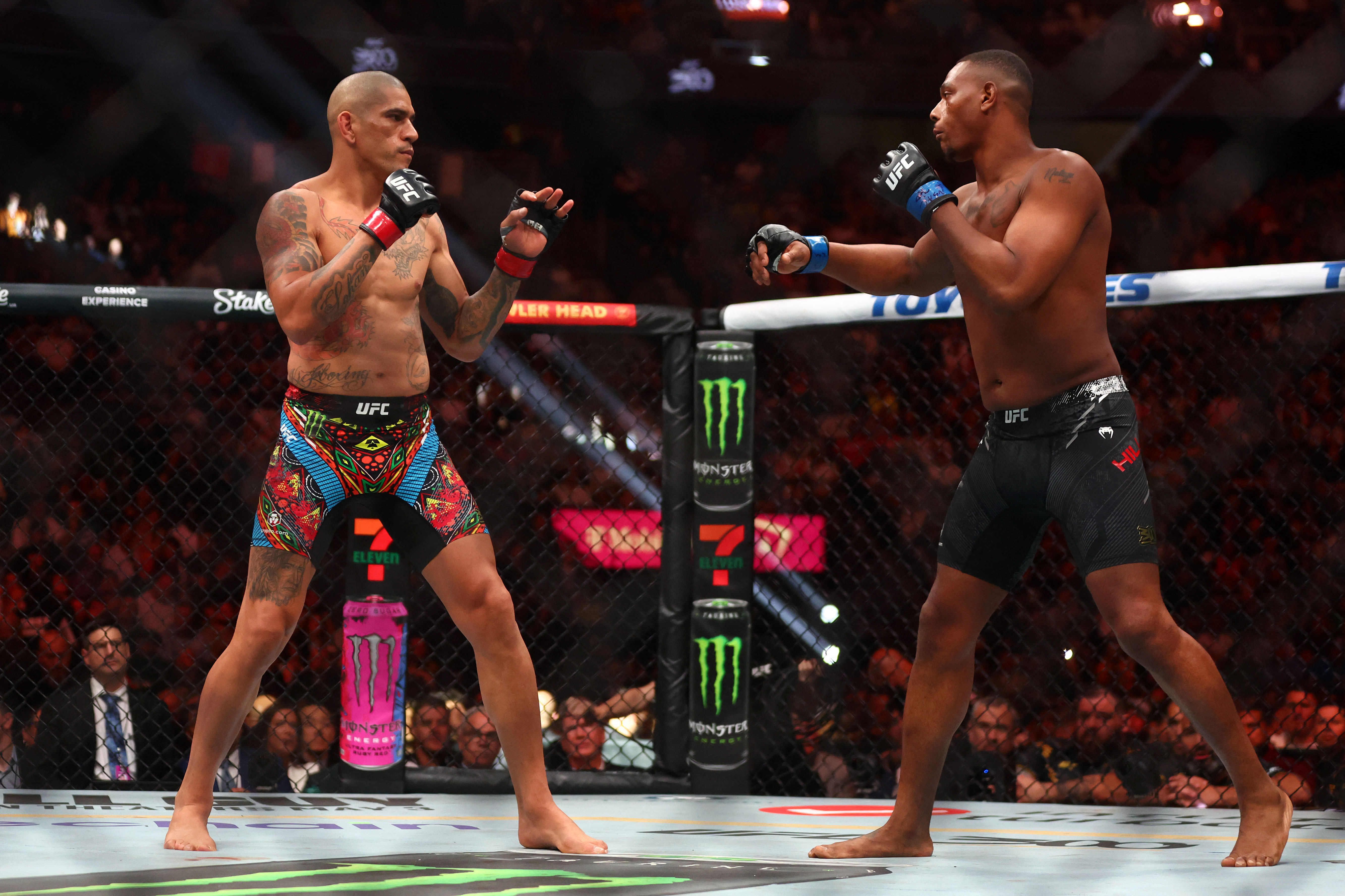 Pereira knocks out Hill to retain UFC light heavyweight title | Reuters