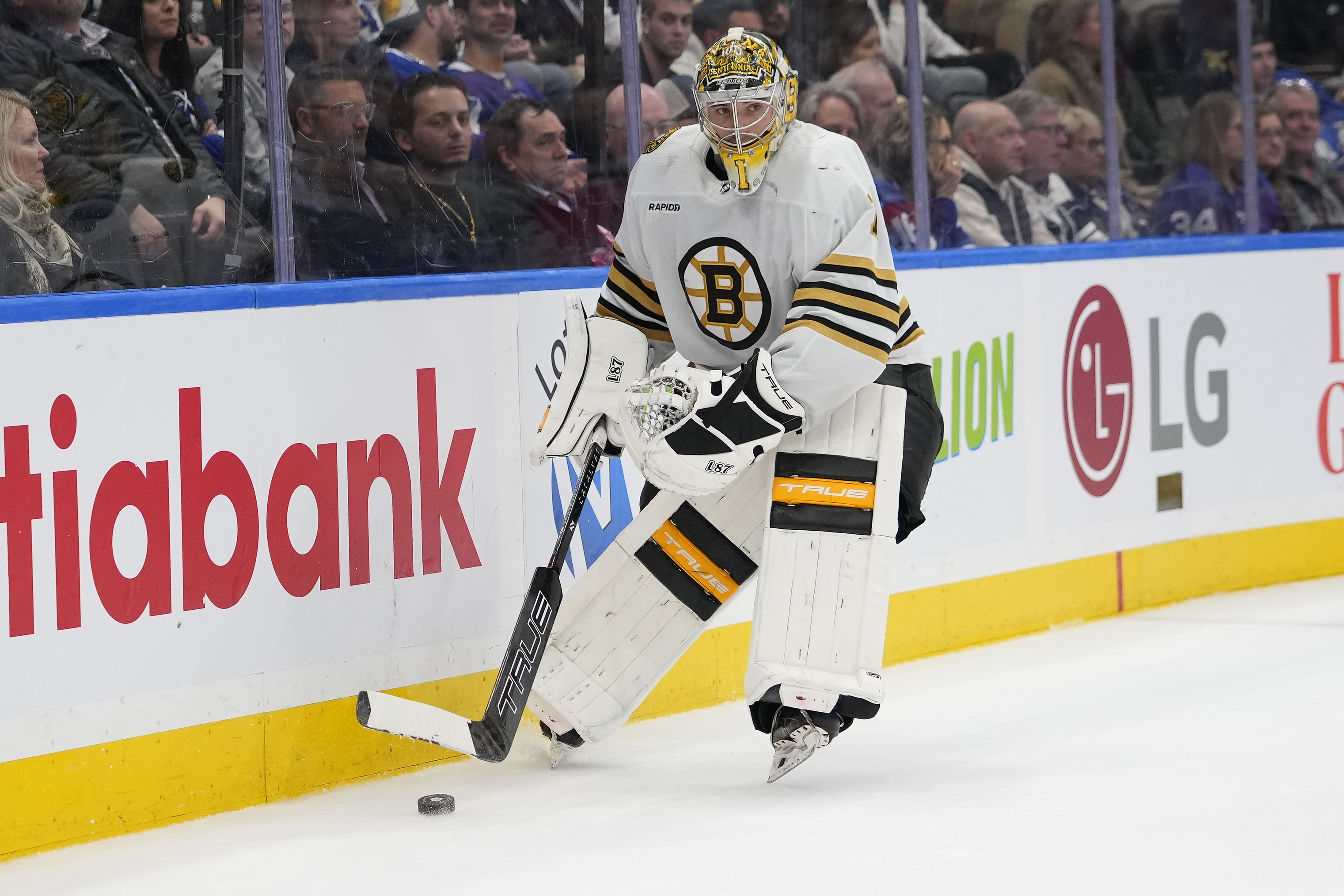 Bruins tackle Maple Leafs to put season sweep of rival in sight | Reuters