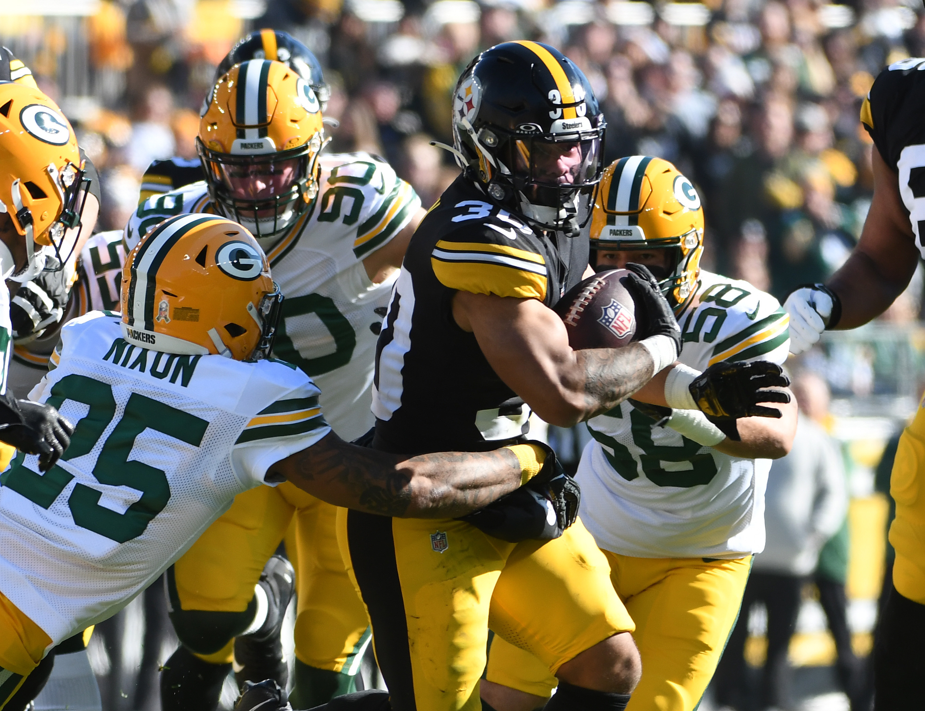 Steelers' defense, run game enough to stop Packers | Reuters