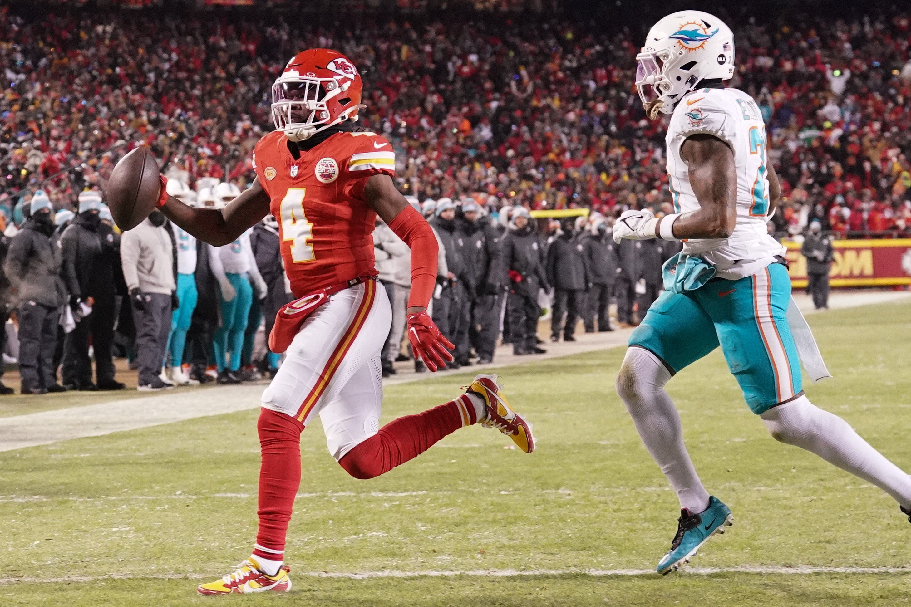 Chiefs shut down Dolphins in frigid AFC wild-card game | Reuters