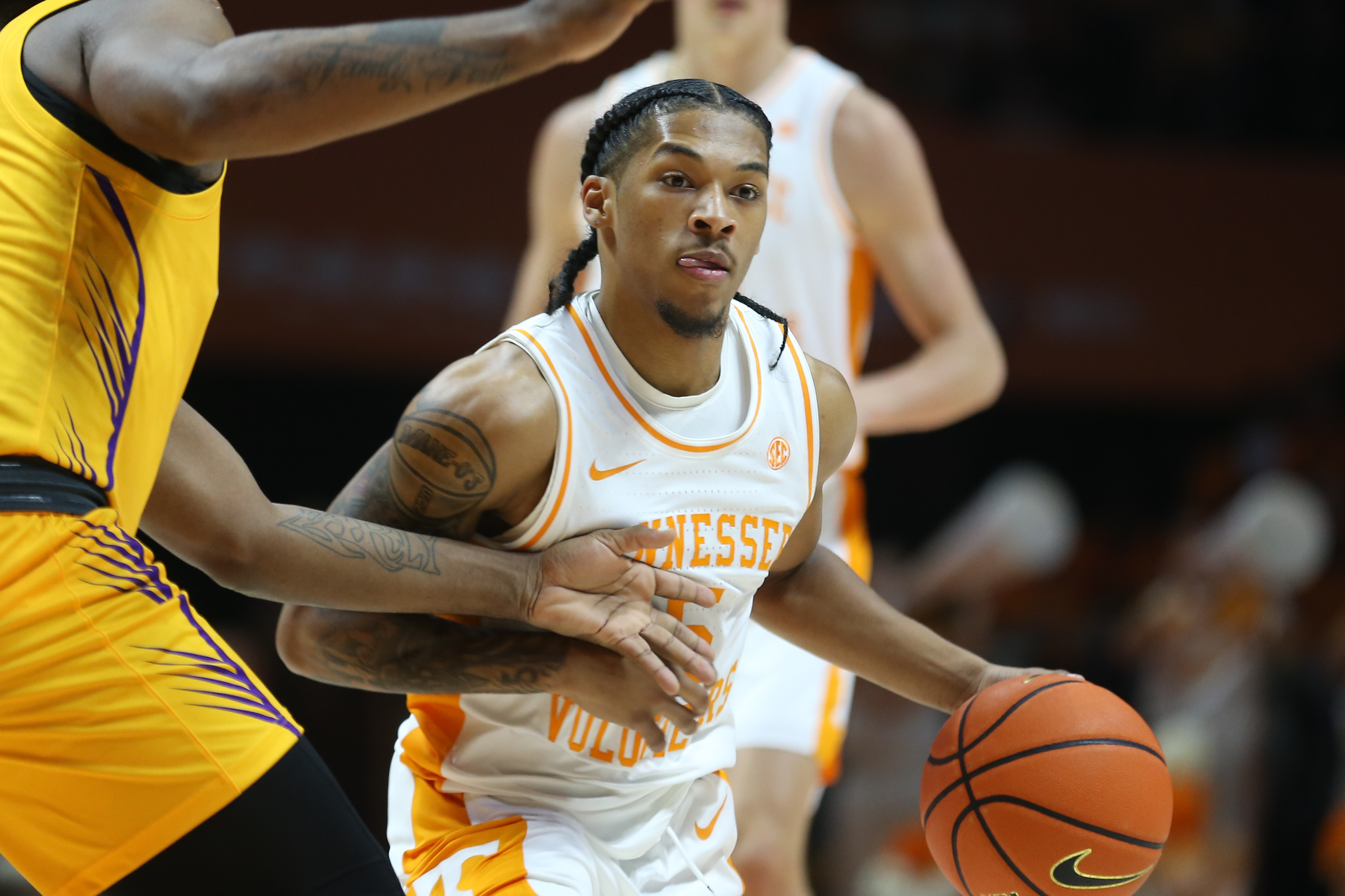 No. 9 Tennessee breezes by Tennessee Tech, 80-42 | Reuters