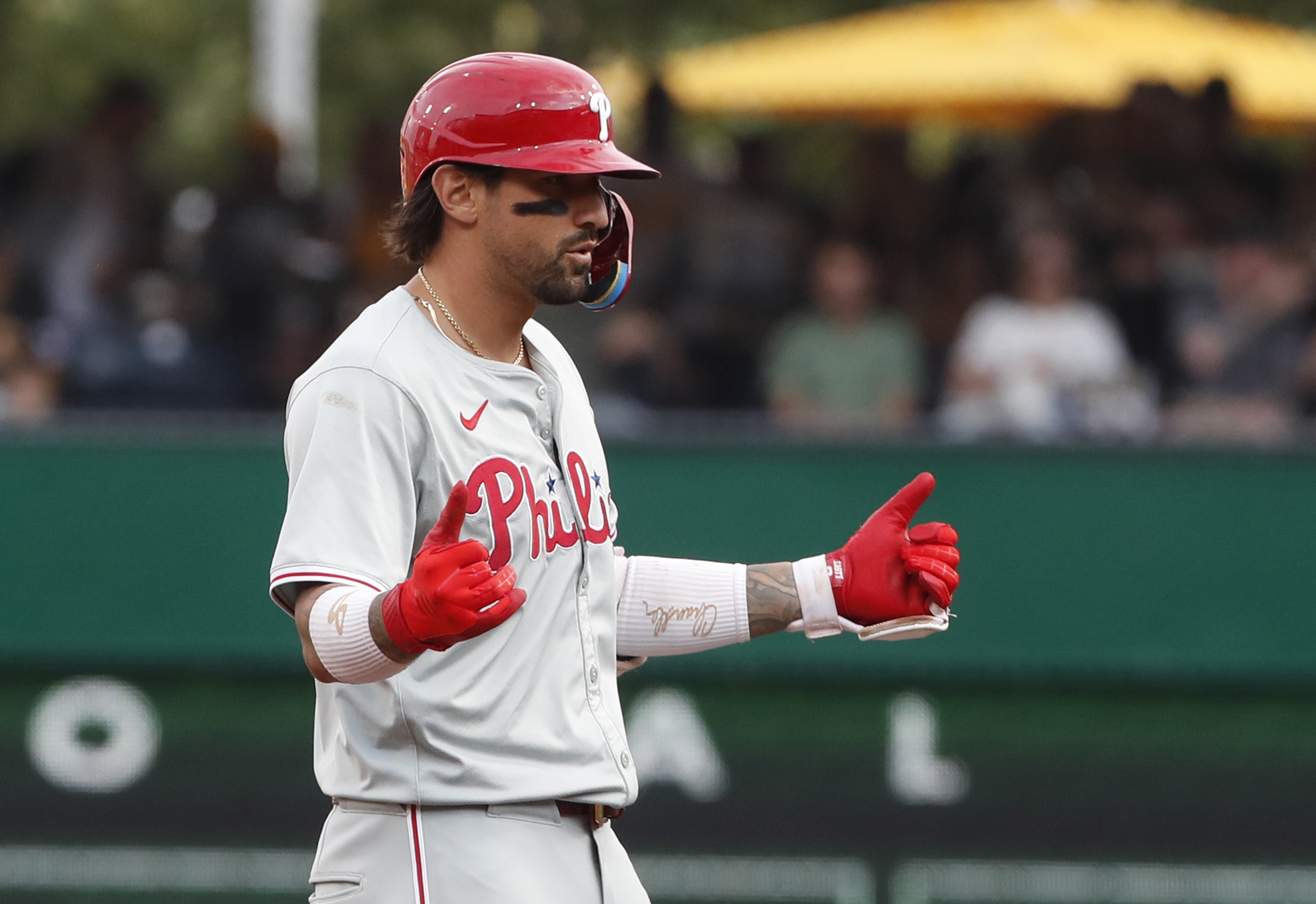 Pirates run win streak to six by beating Phillies | Reuters