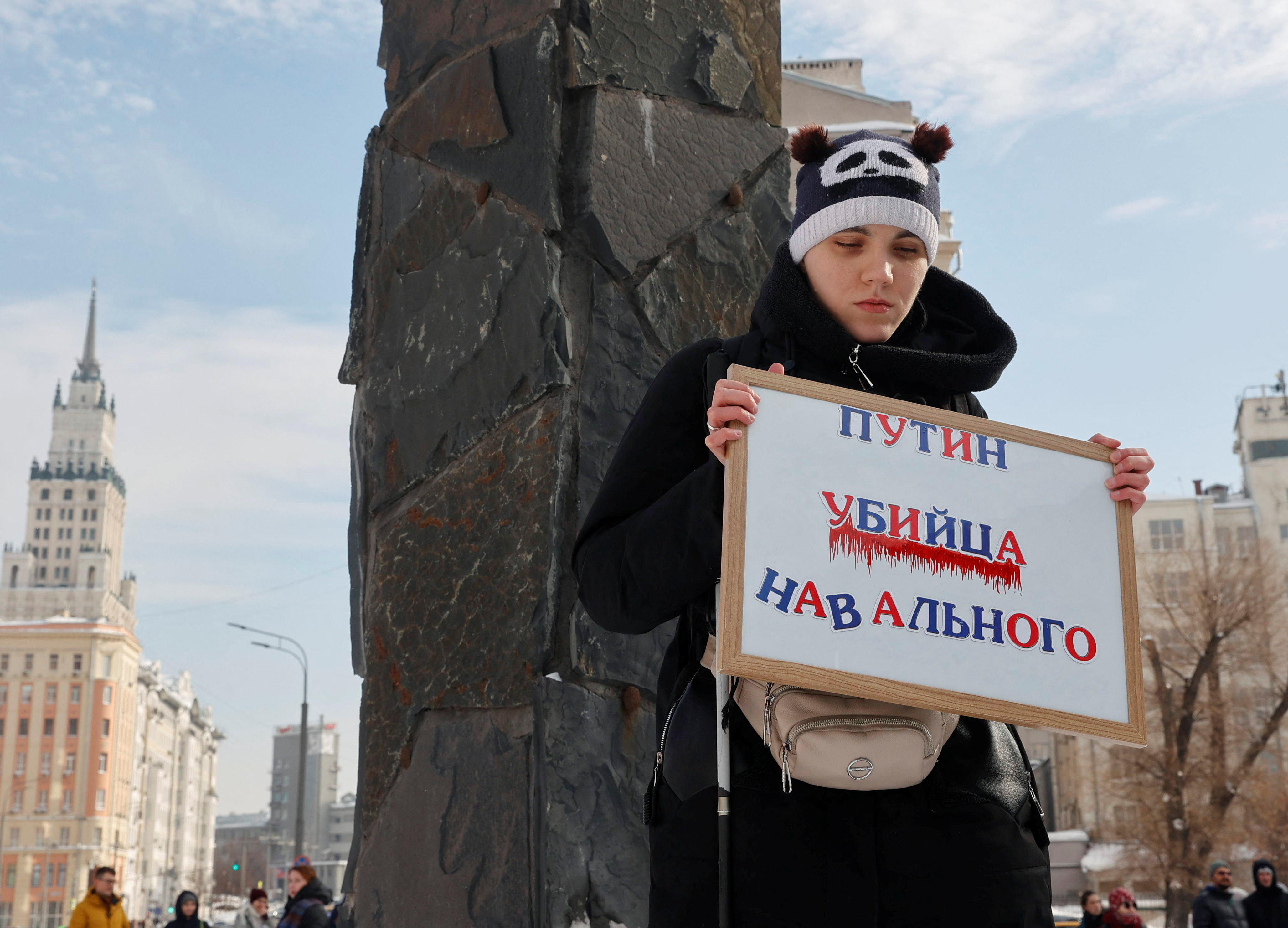 In pictures: Hundreds detained at memorials for Navalny in Russia ...