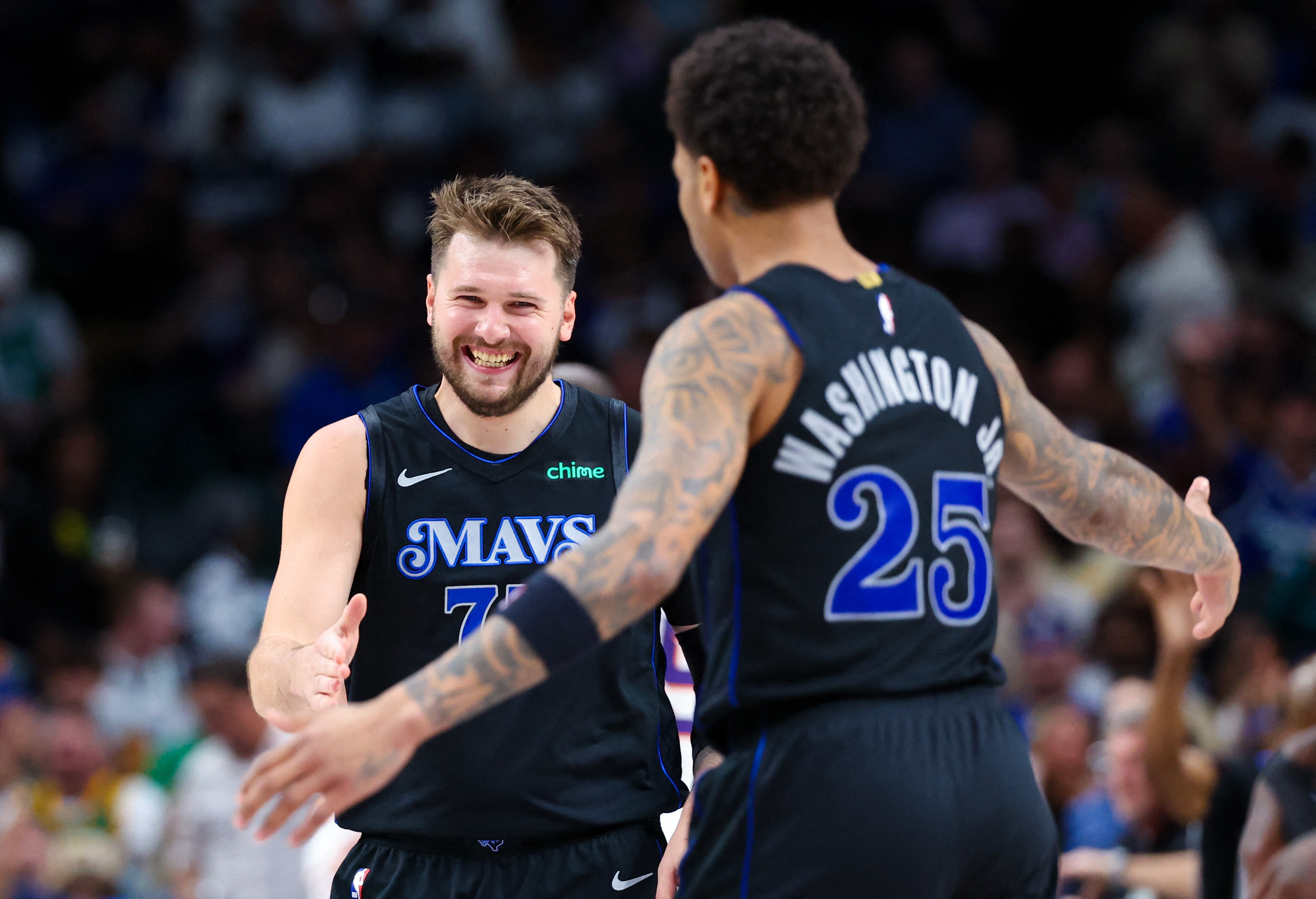 Luka Doncic scores 41 vs. Suns, Mavs win 7th straight | Reuters