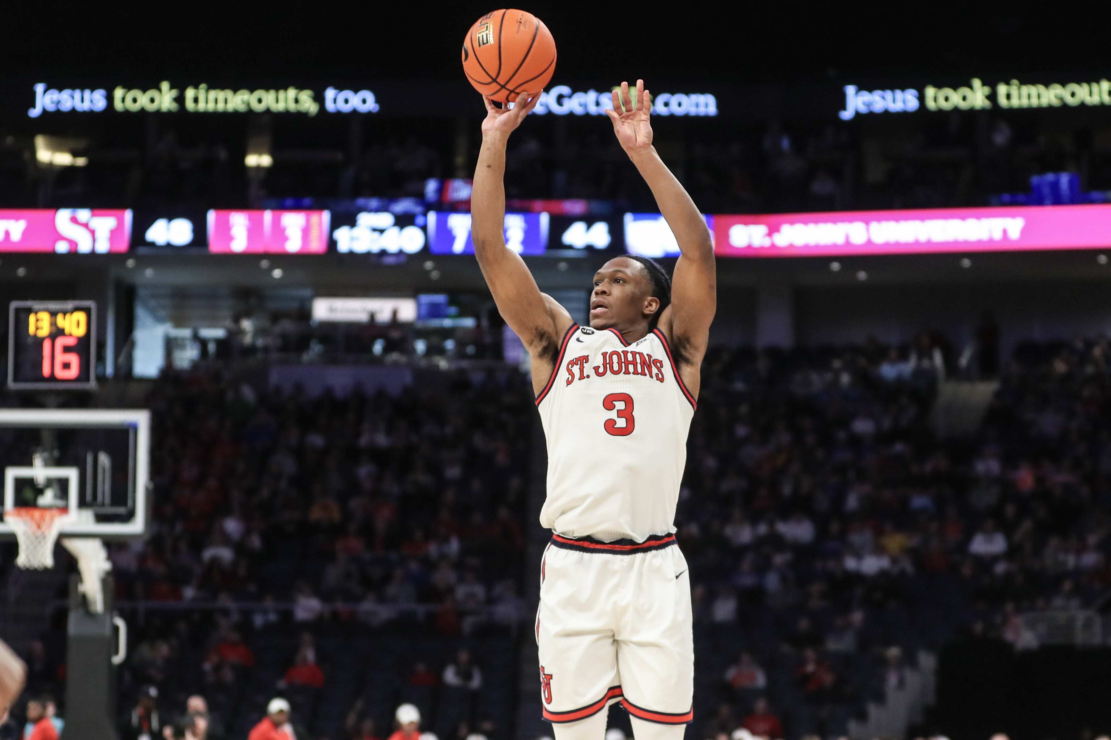 Daniss Jenkins helps St. John's hold off Hofstra down stretch | Reuters