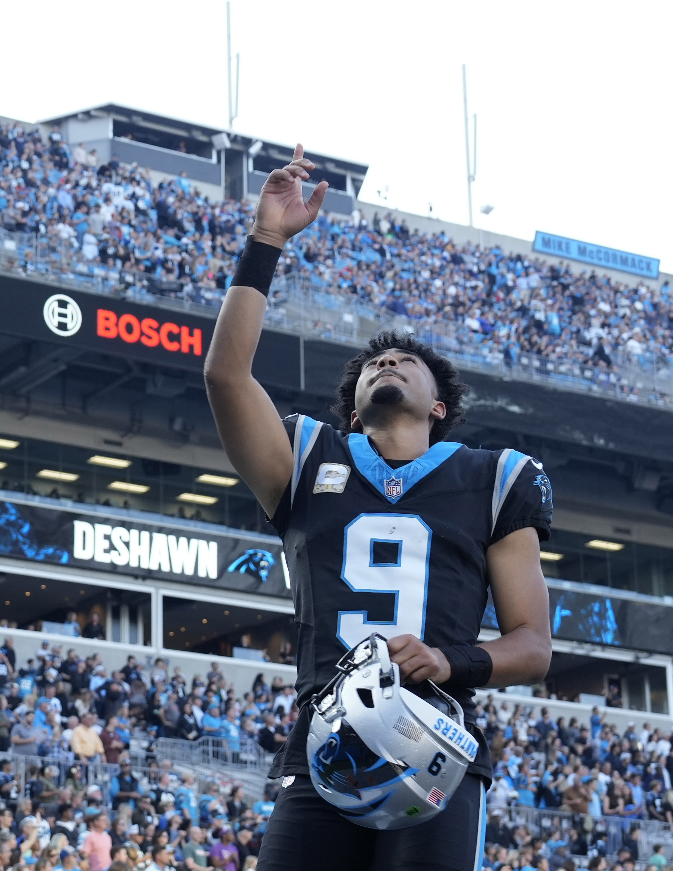 Bears ride defense to tight victory over Panthers | Reuters