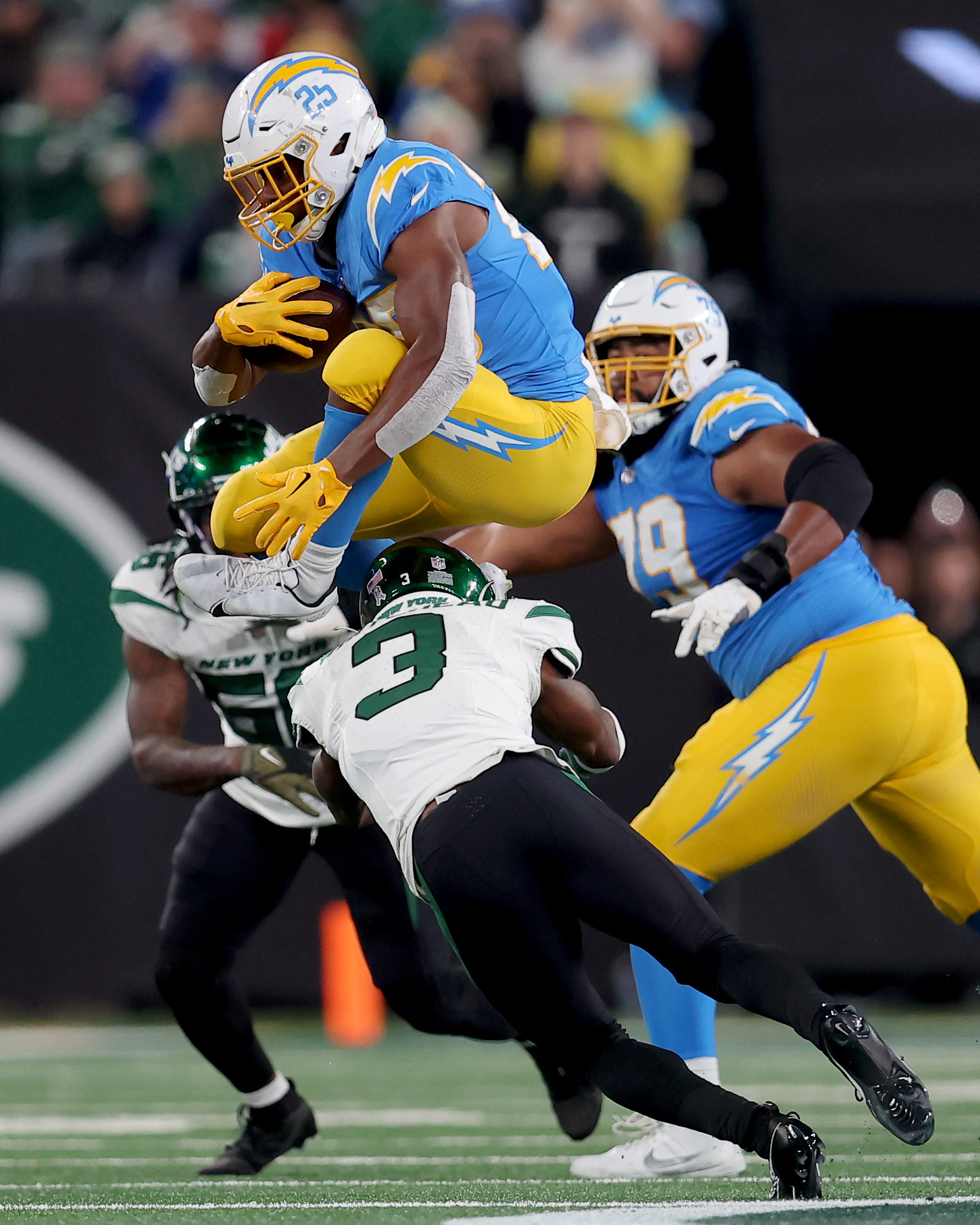 Derius Davis sets tone early as Chargers snuff Jets | Reuters