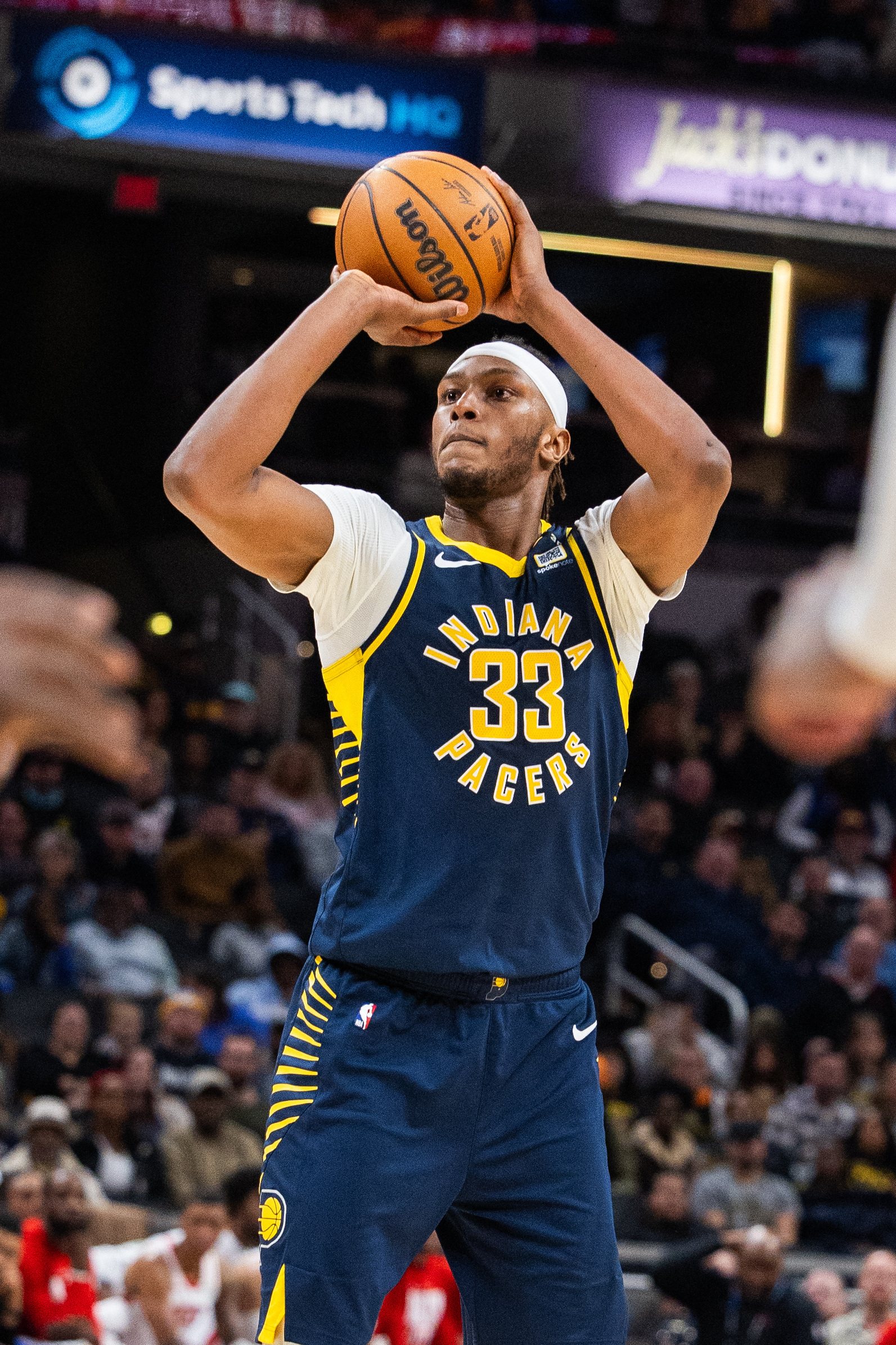 Hot-shooting Pacers fend off Rockets | Reuters