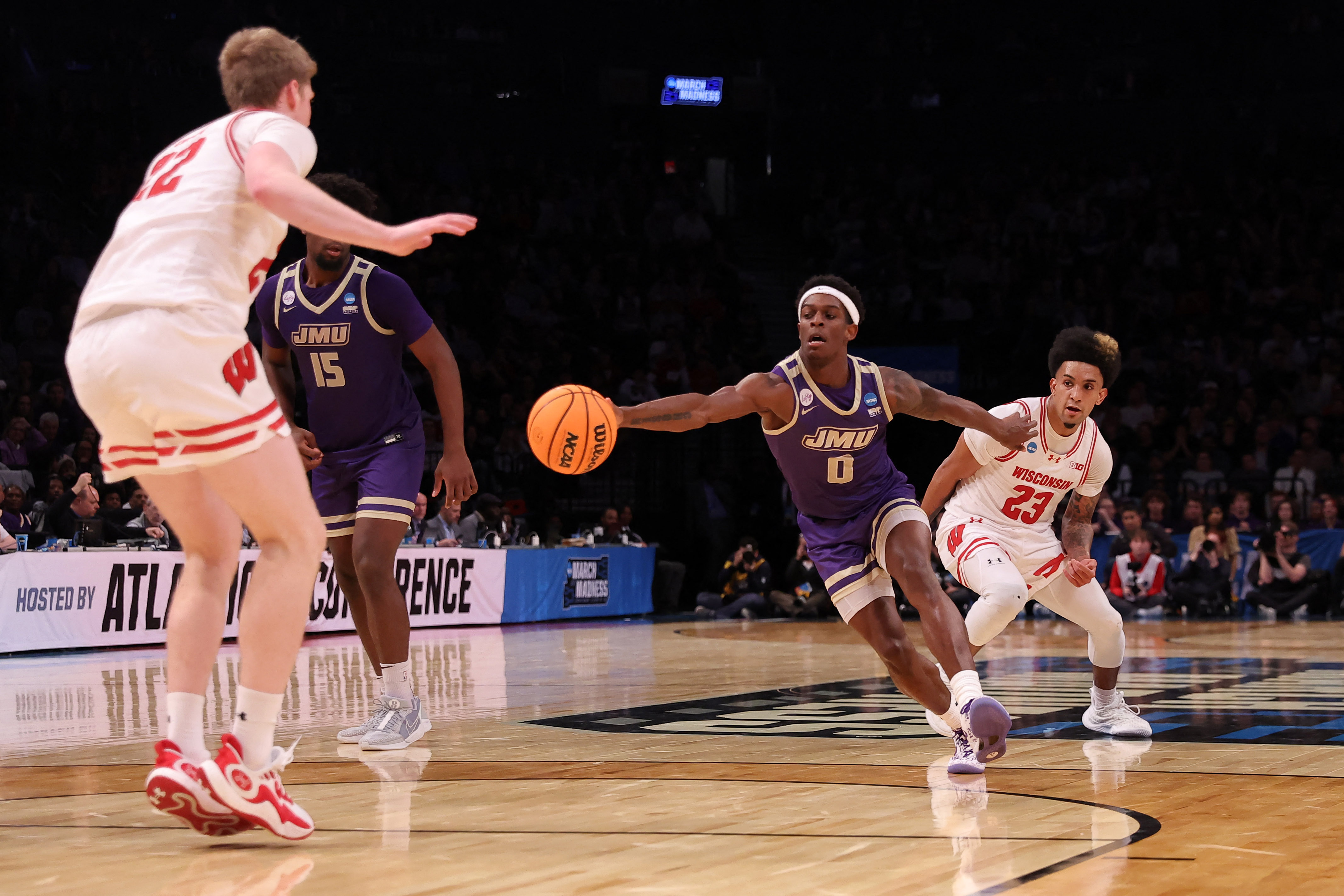 James Madison leads wire to wire in upset of Wisconsin | Reuters