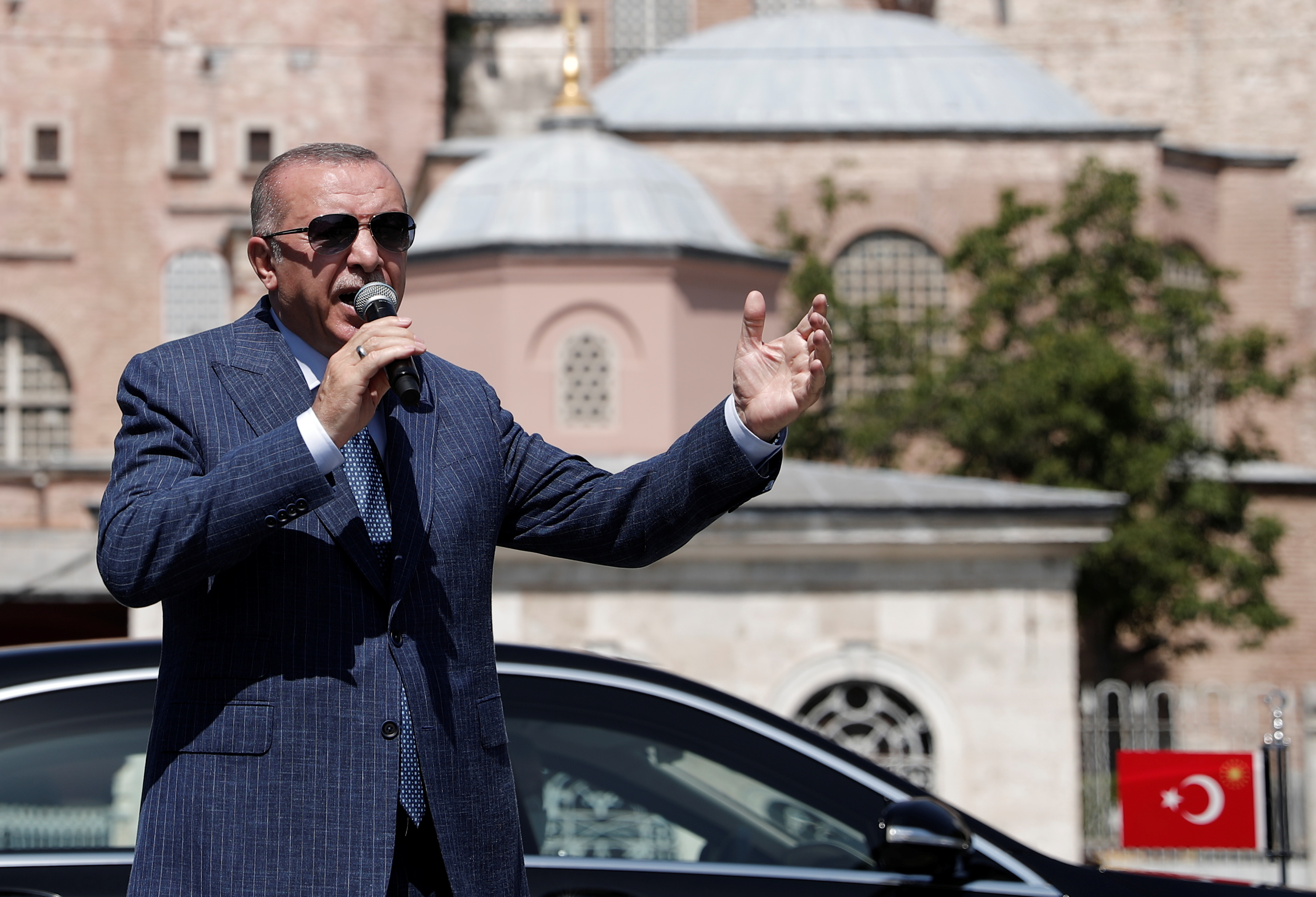 Erdogan promises more rate cuts, plays down inflation in Turkey | Reuters