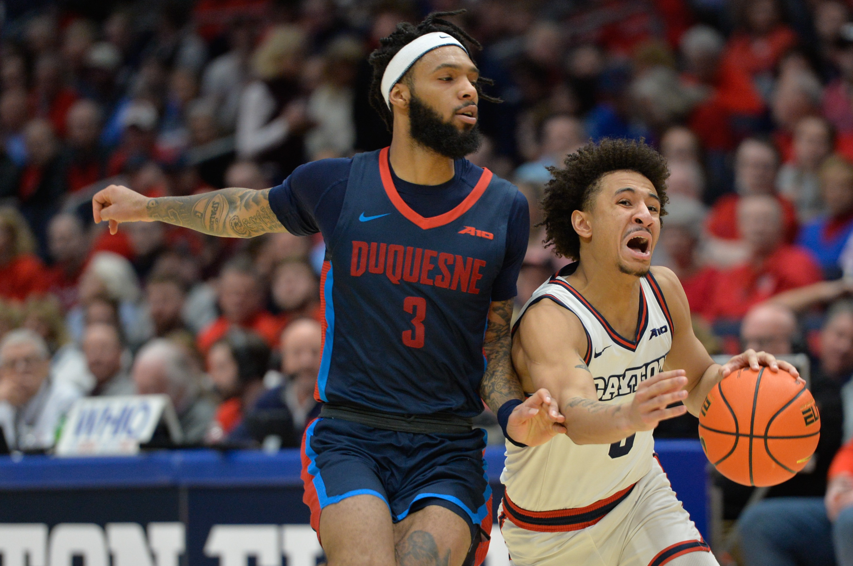 DaRon Holmes II powers No. 16 Dayton past Duquesne | Reuters