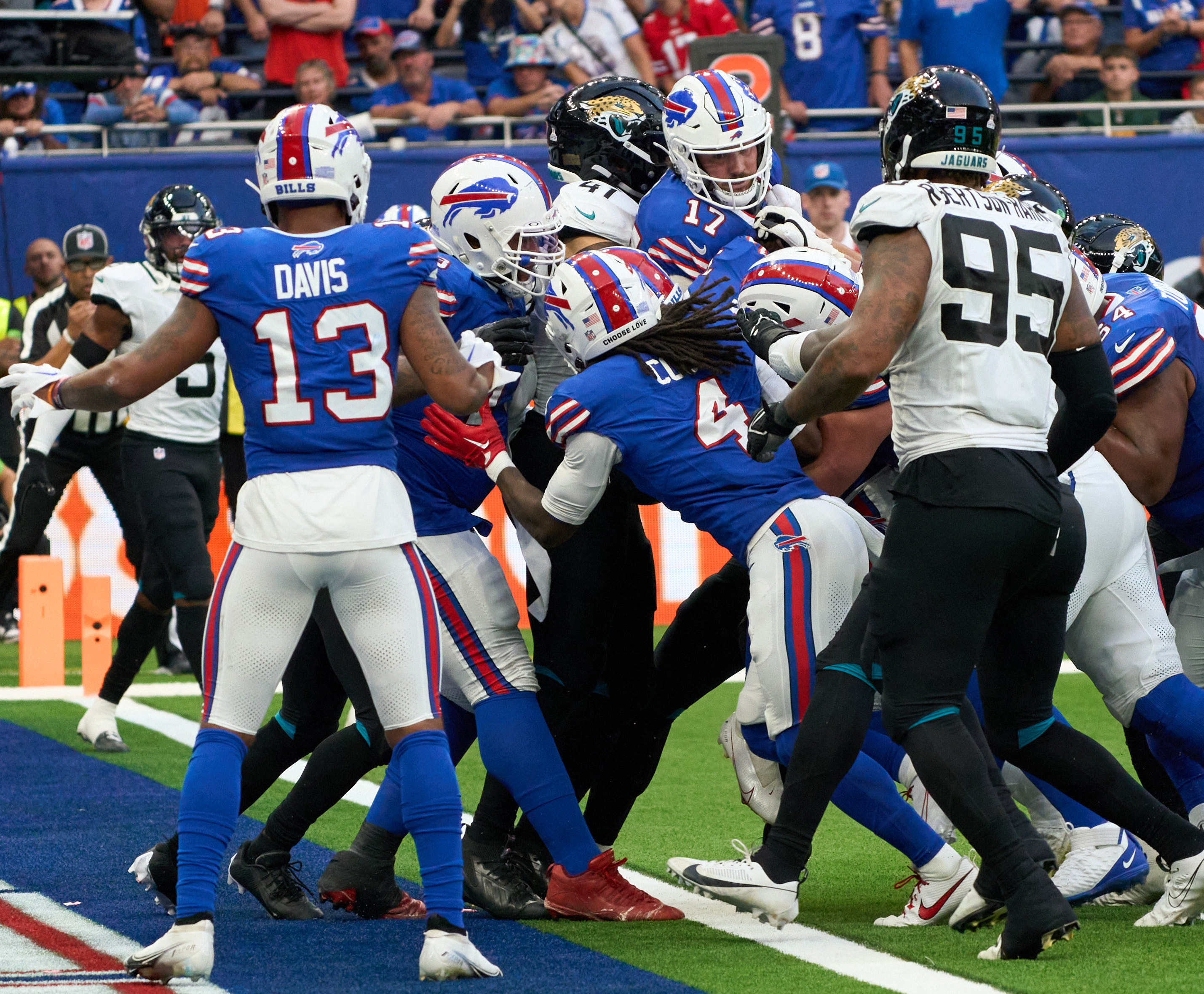 Trevor Lawrence, Jaguars overtake Bills in London | Reuters