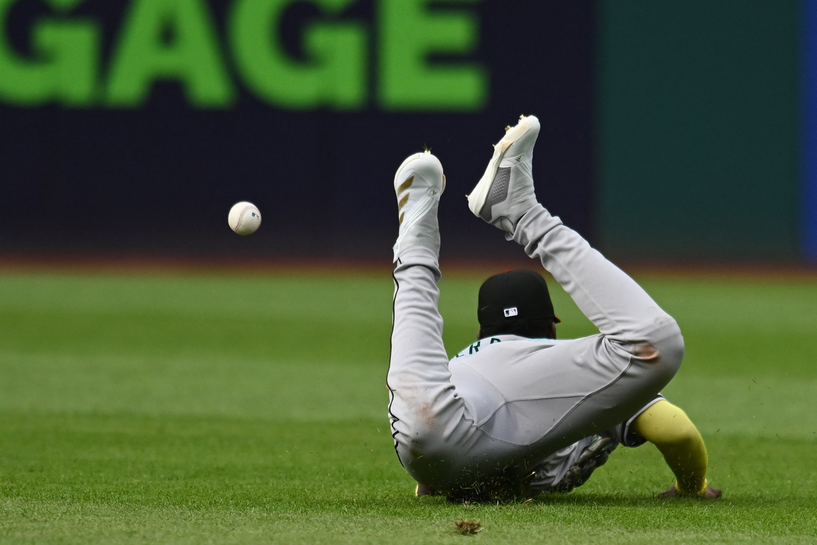 Josh Bell powers Diamondbacks in sweep of Guardians | Reuters