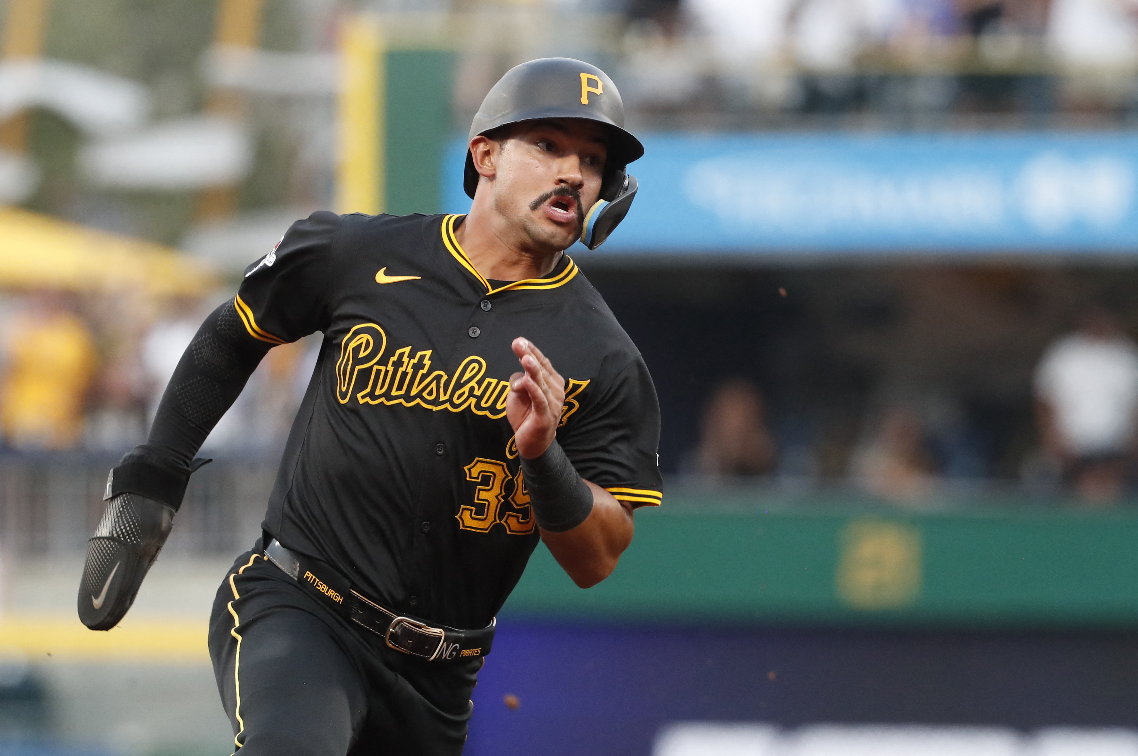 Pirates run win streak to six by beating Phillies | Reuters