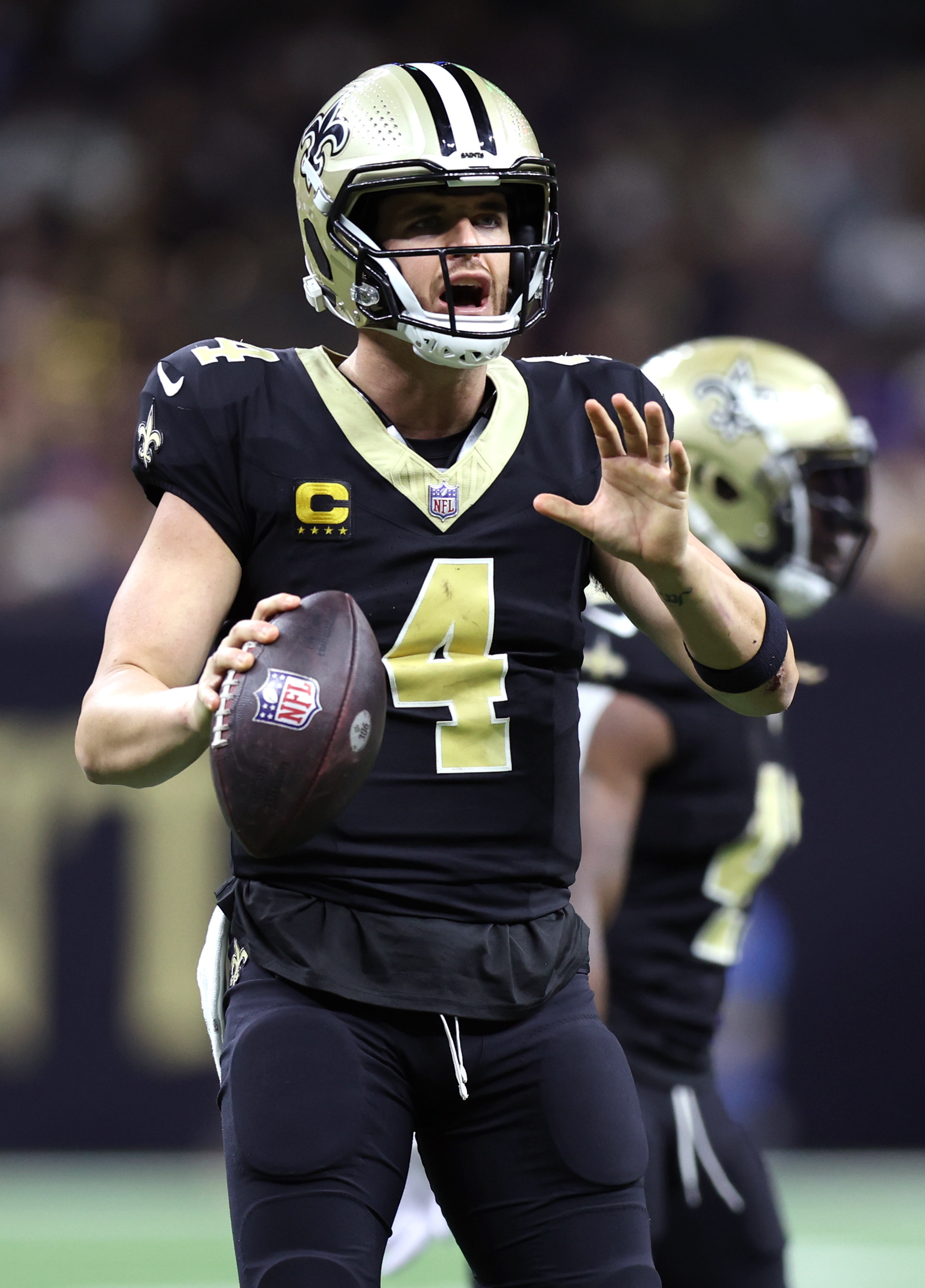 Derek Carr spreads wealth as Saints roll past Giants | Reuters