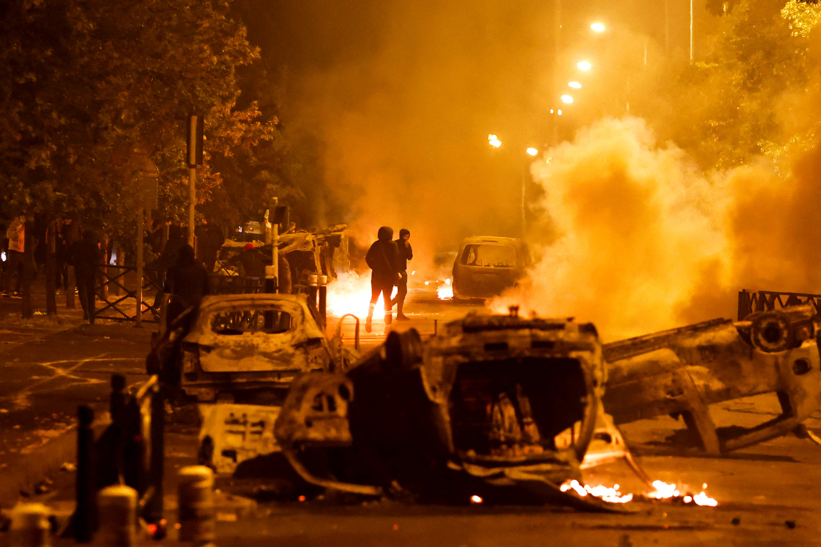 France unrest: Third night of riots after police shoot teen, officer ...