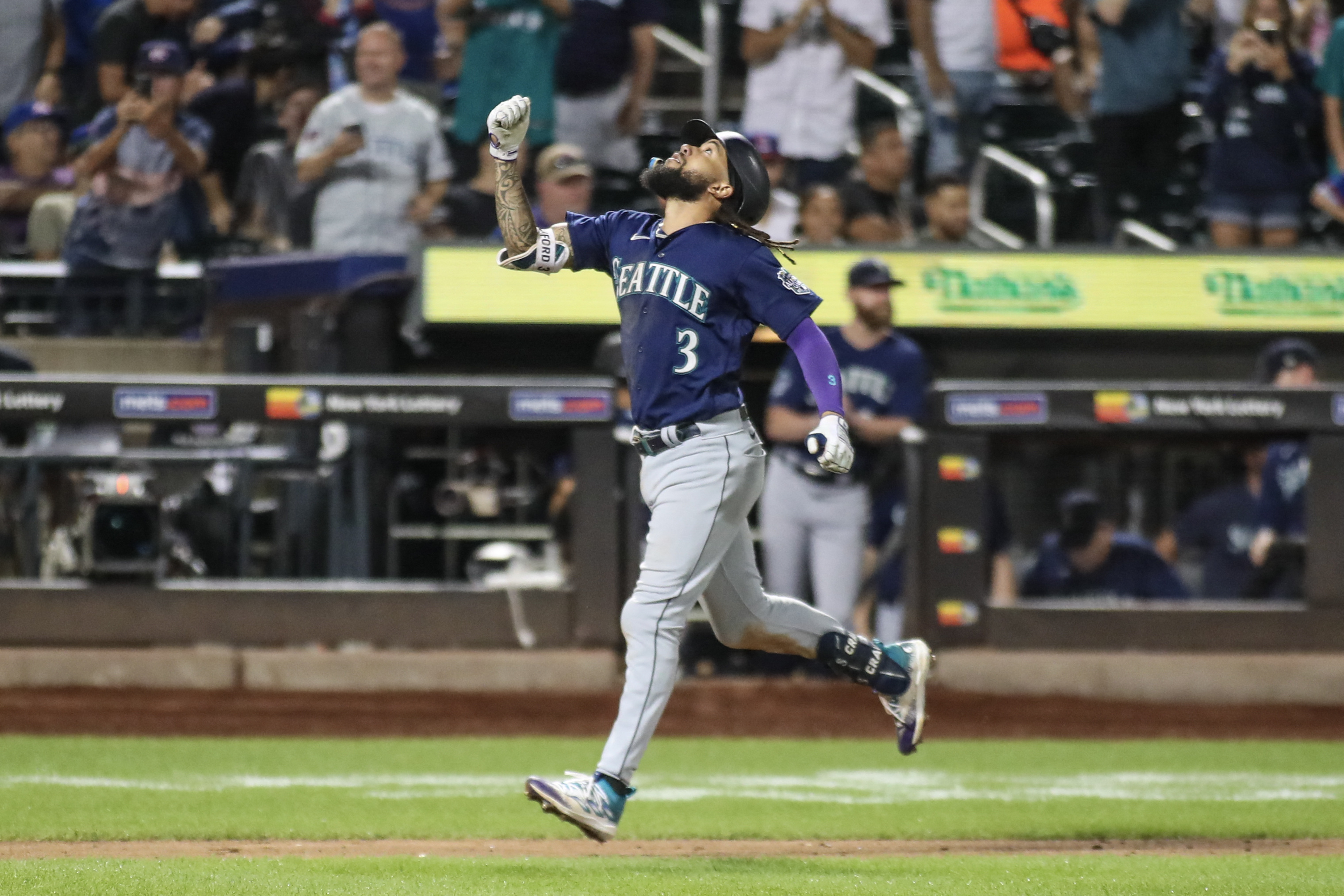 Mariners score last, win seesaw game with Mets | Reuters