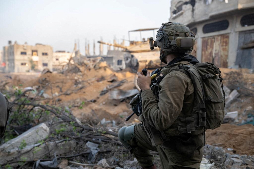 In pictures: Israeli forces battle Hamas in Gaza City - November 16 ...