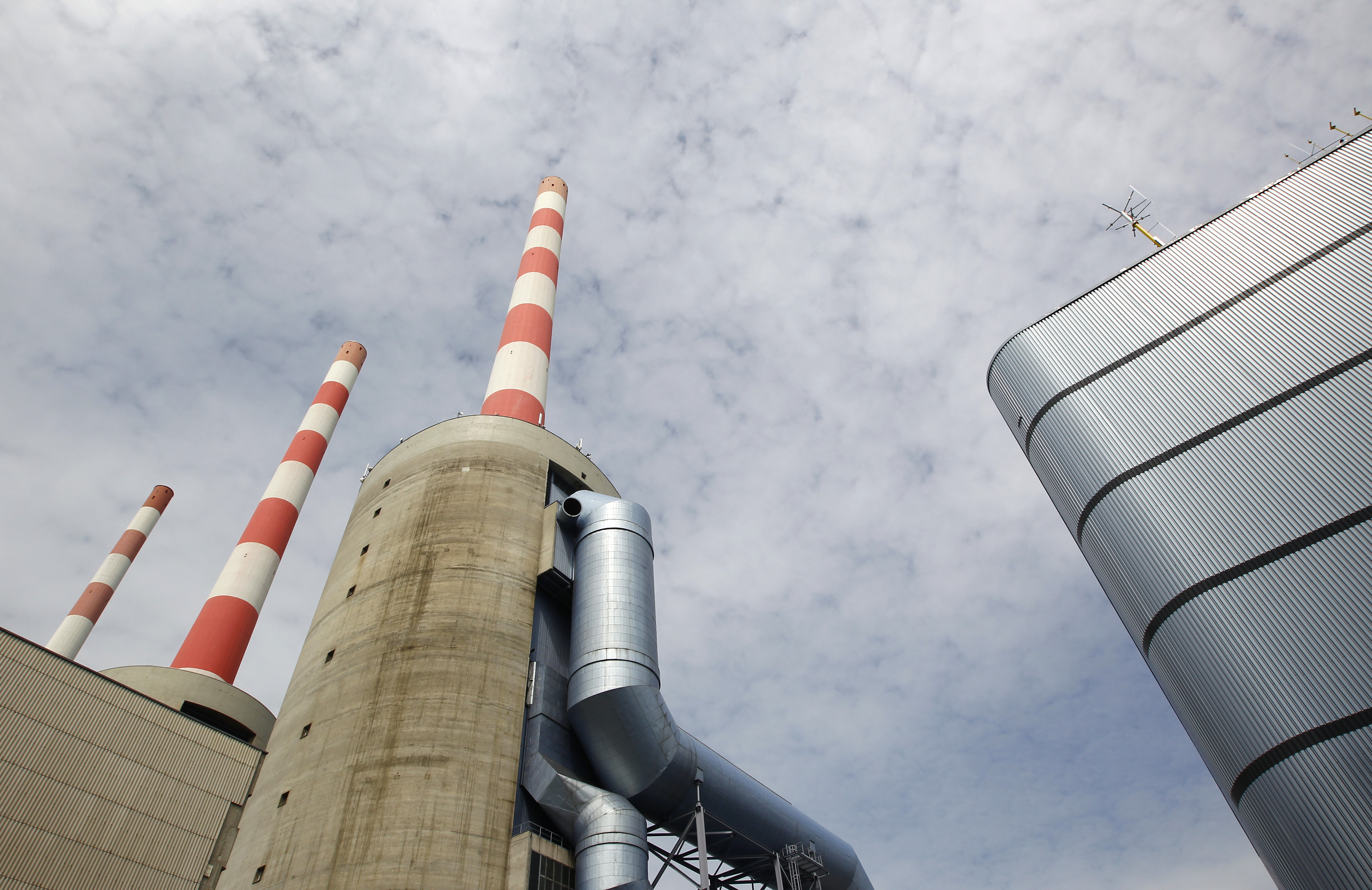 Germany's gas supply secure, but Mideast turmoil a risk, E.ON boss says ...