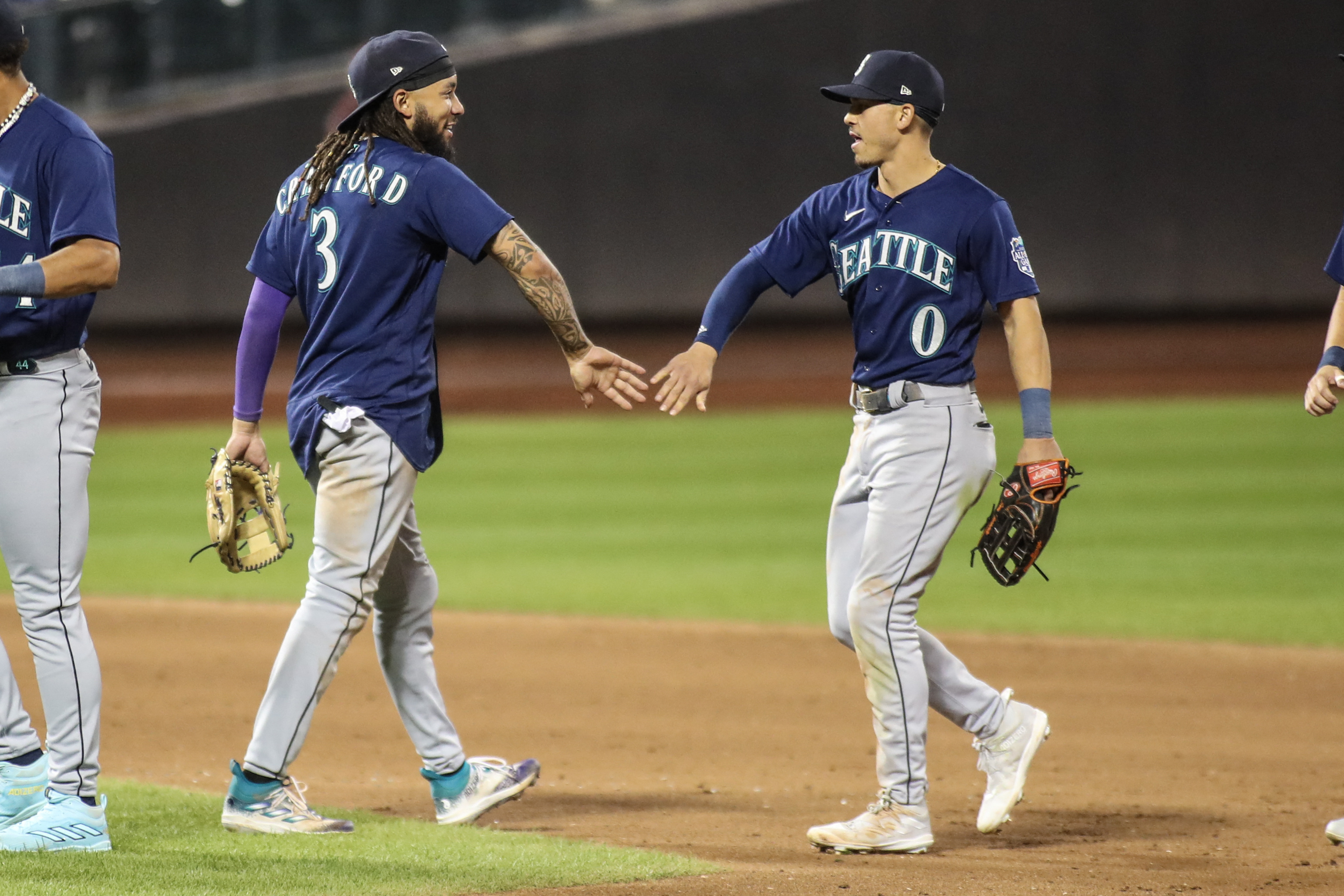 Mariners score last, win seesaw game with Mets | Reuters