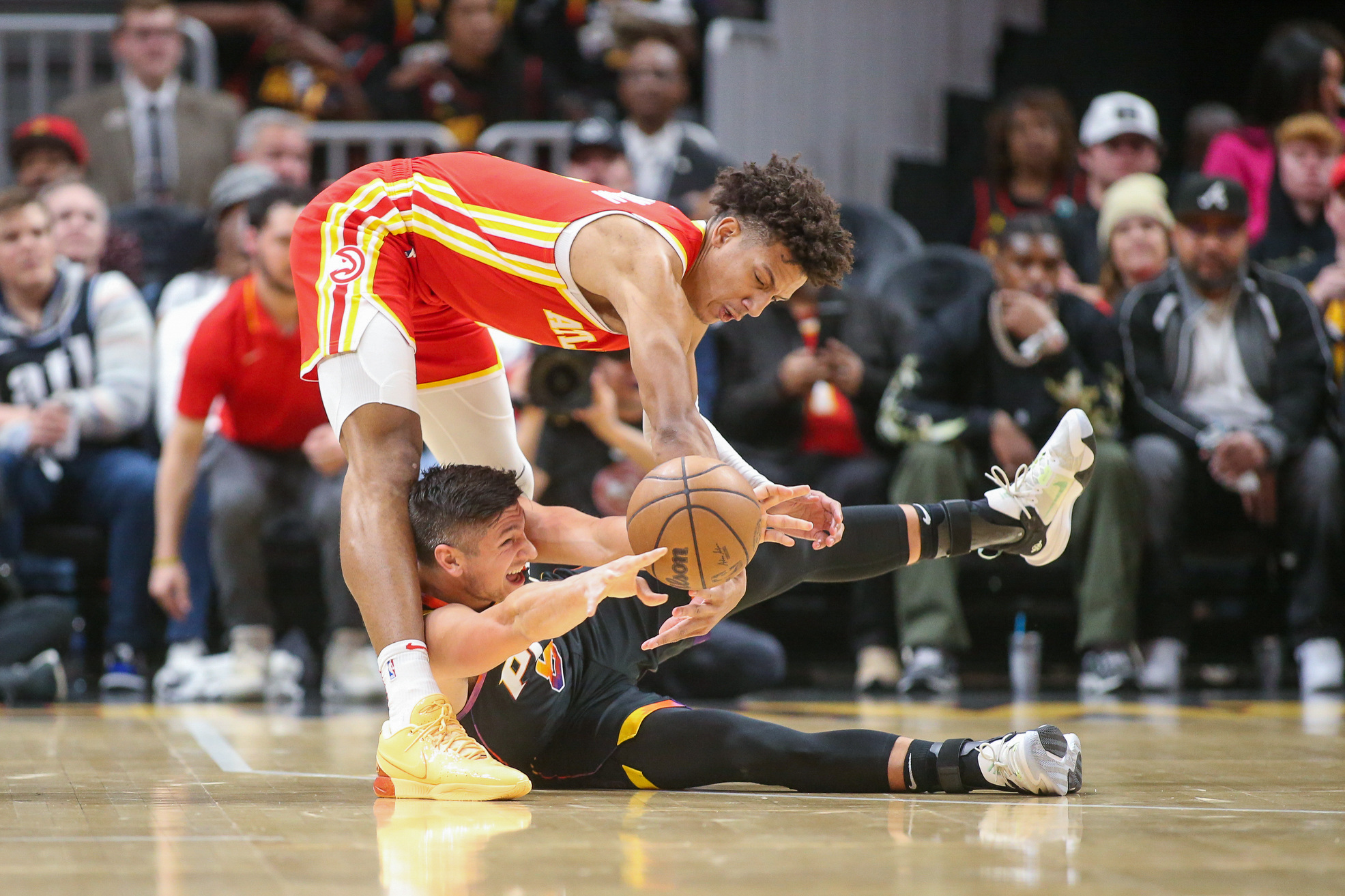 Trae Young scores 32 as Hawks top Suns | Reuters