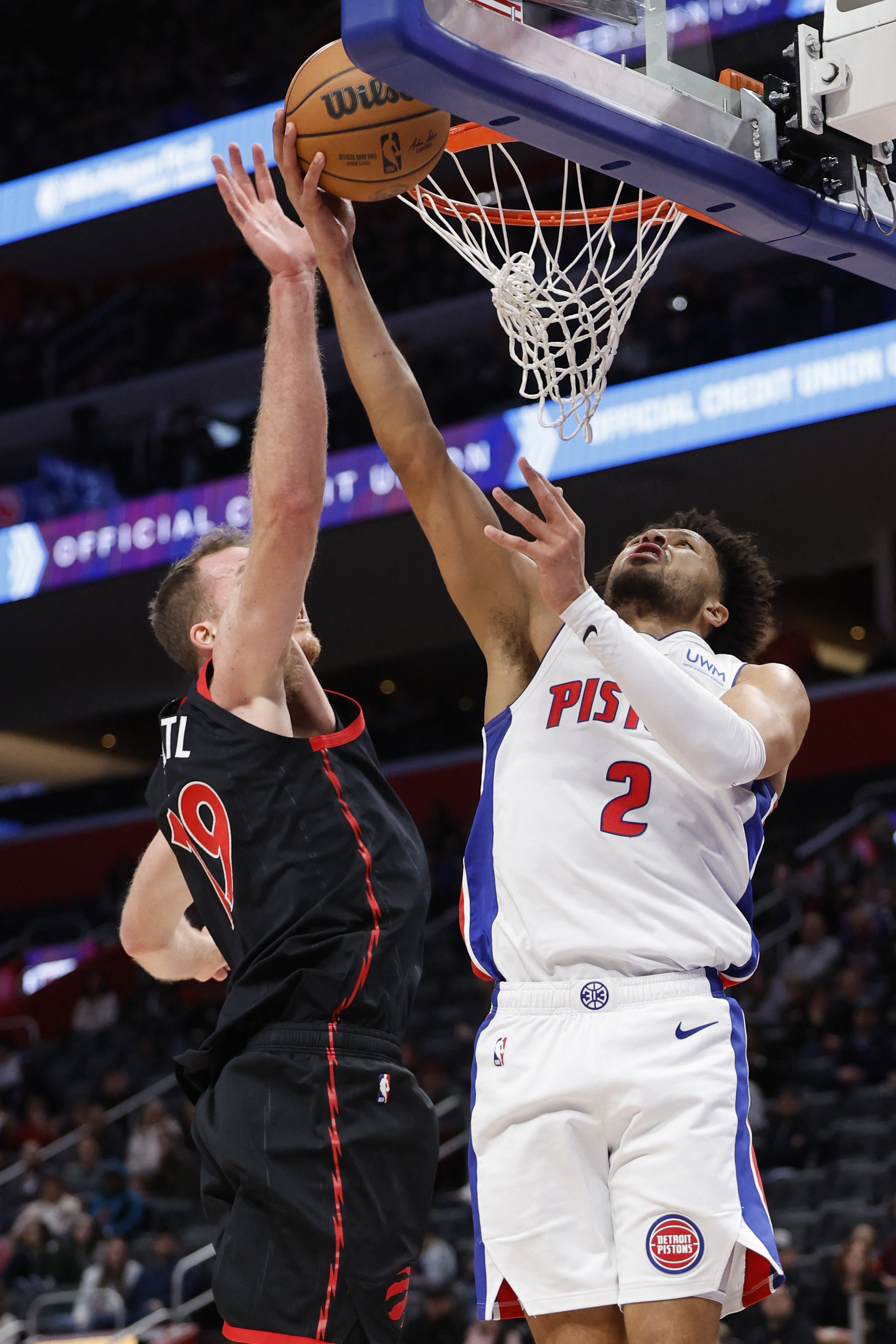 Pistons edge Raptors, end record-tying 28-game skid | Reuters