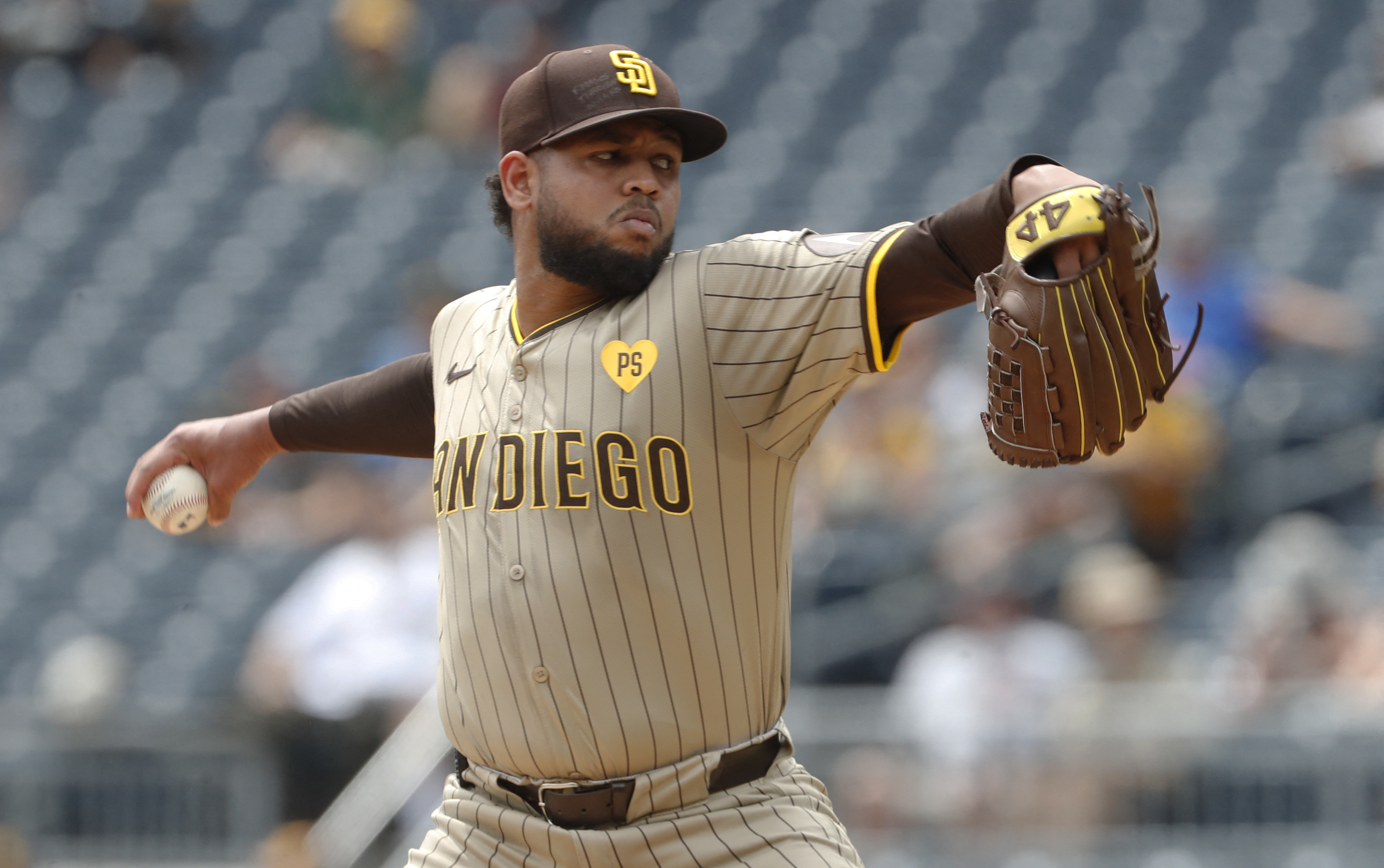 Late rally propels Padres past Pirates | Reuters