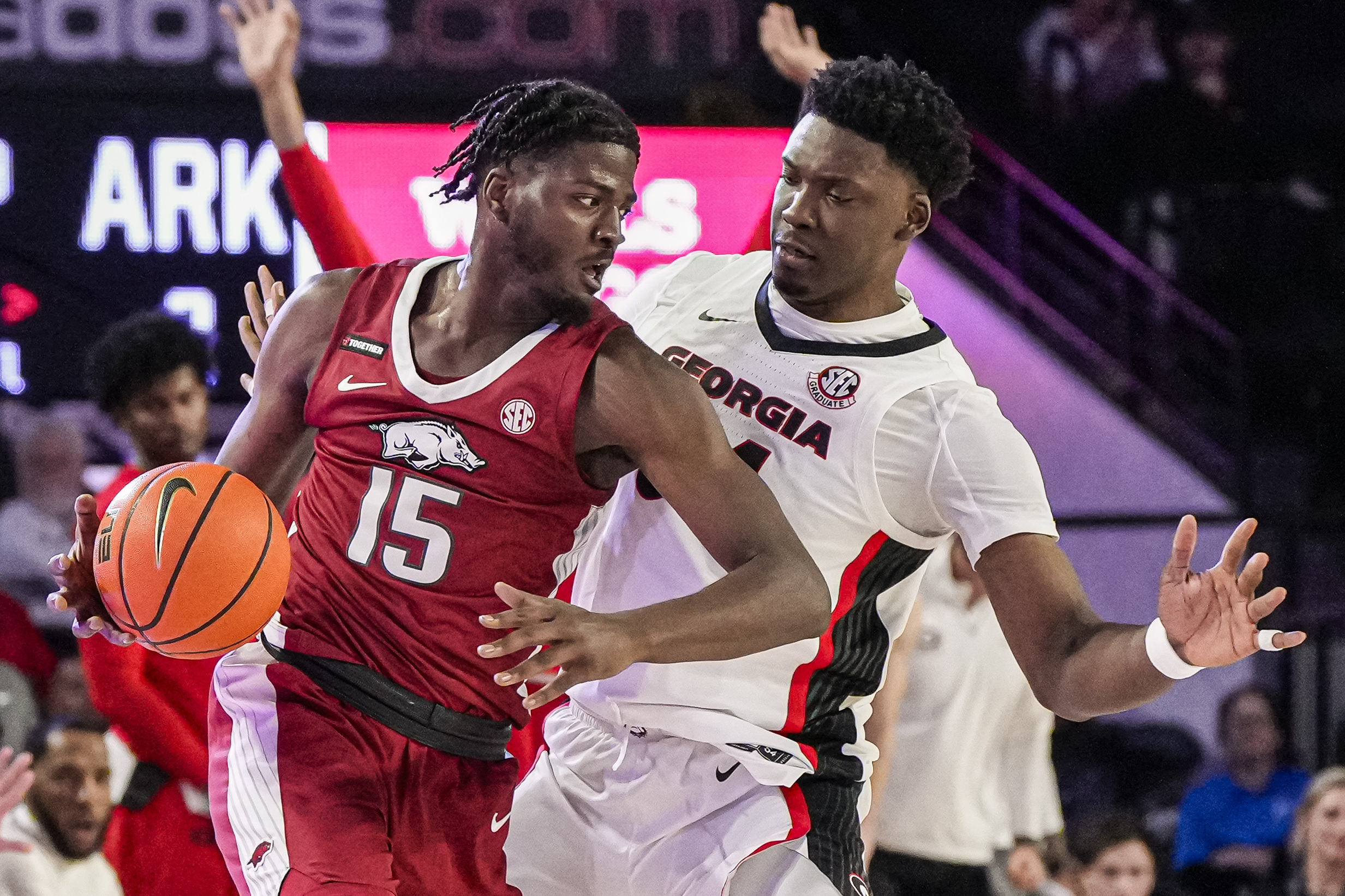 Georgia holds off Arkansas for 10th straight win | Reuters