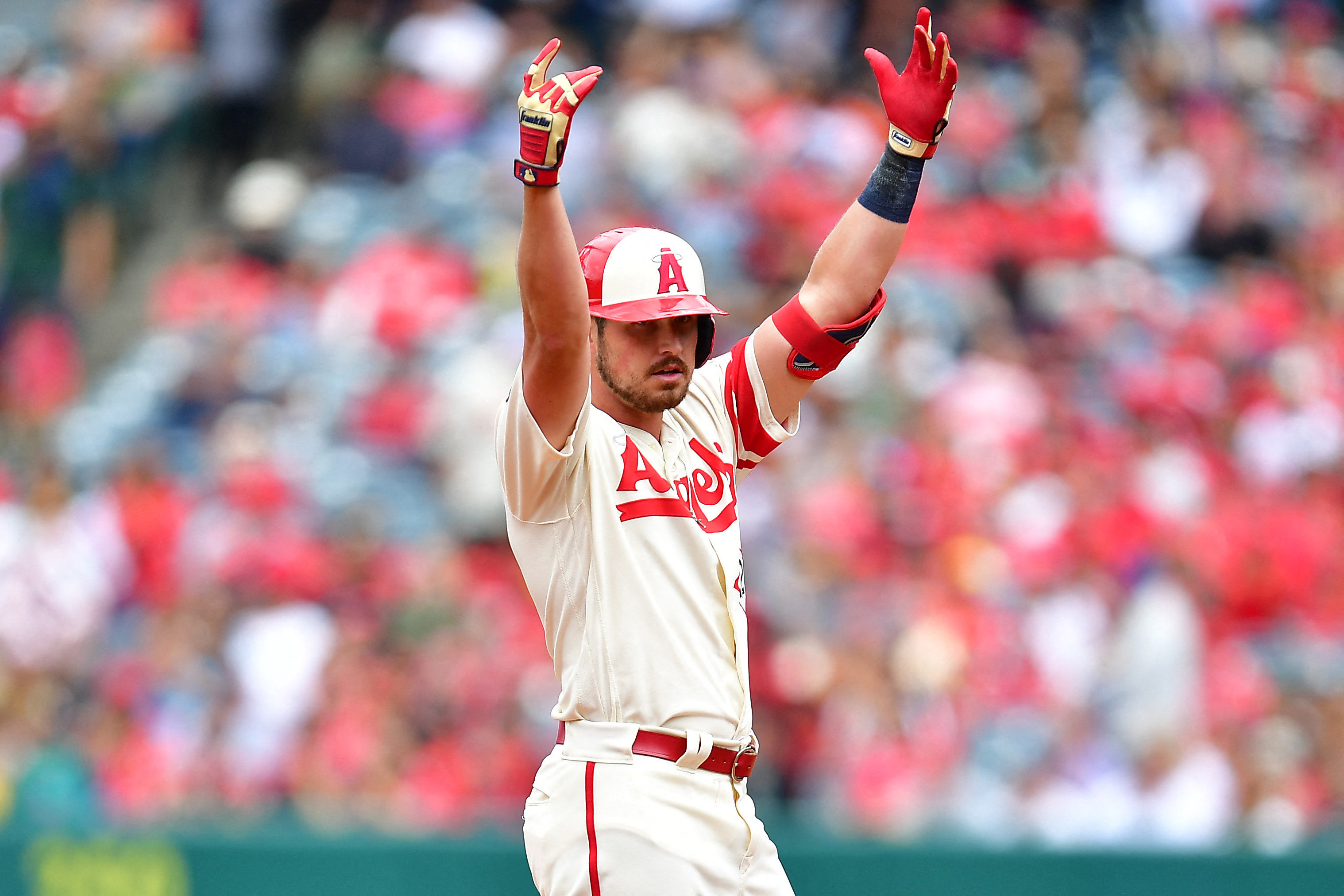 Zach Neto (2 HRs), Angels pound Mariners to win series | Reuters