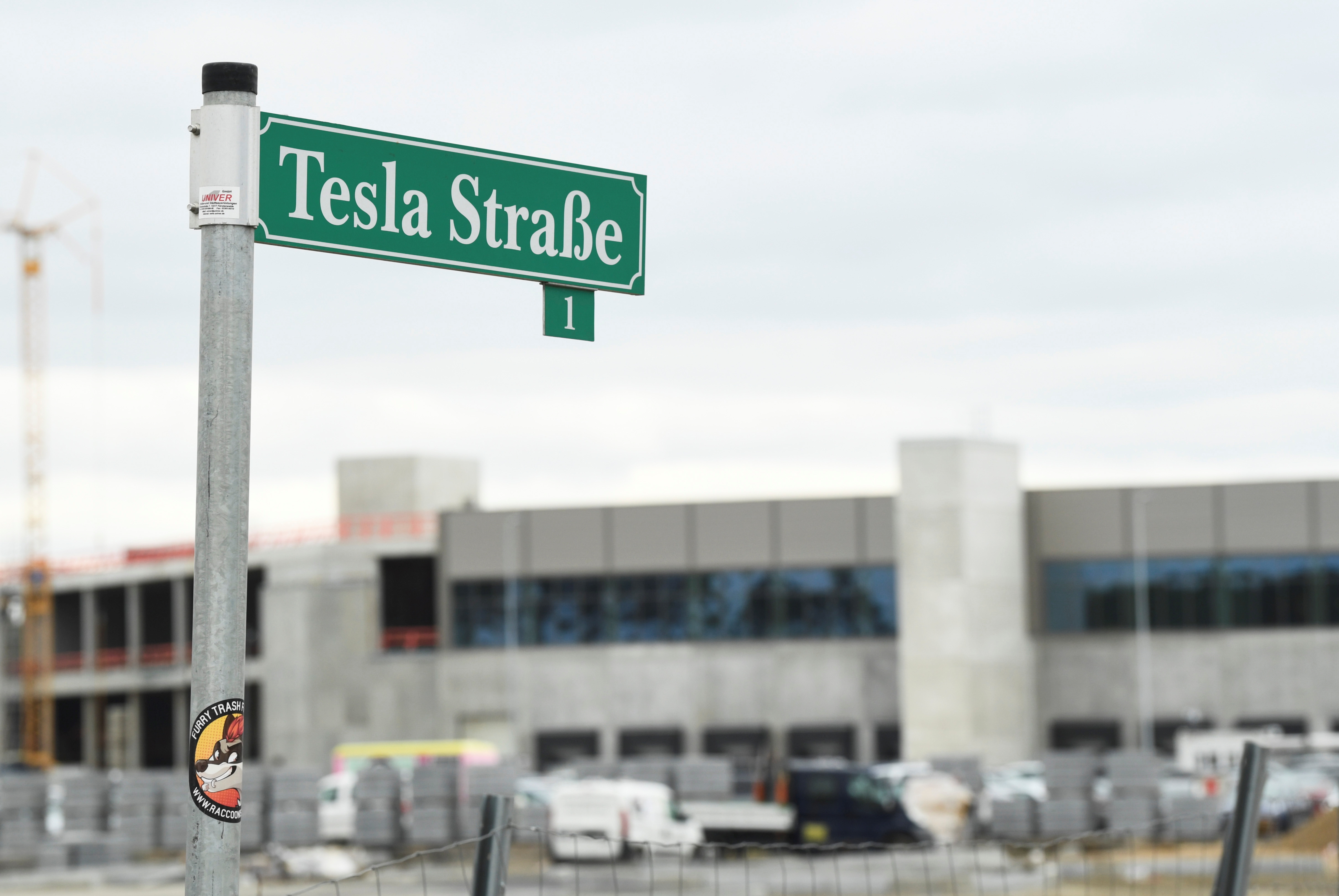 Tesla hiring 500-600 staff a month at German plant, regional economy ...