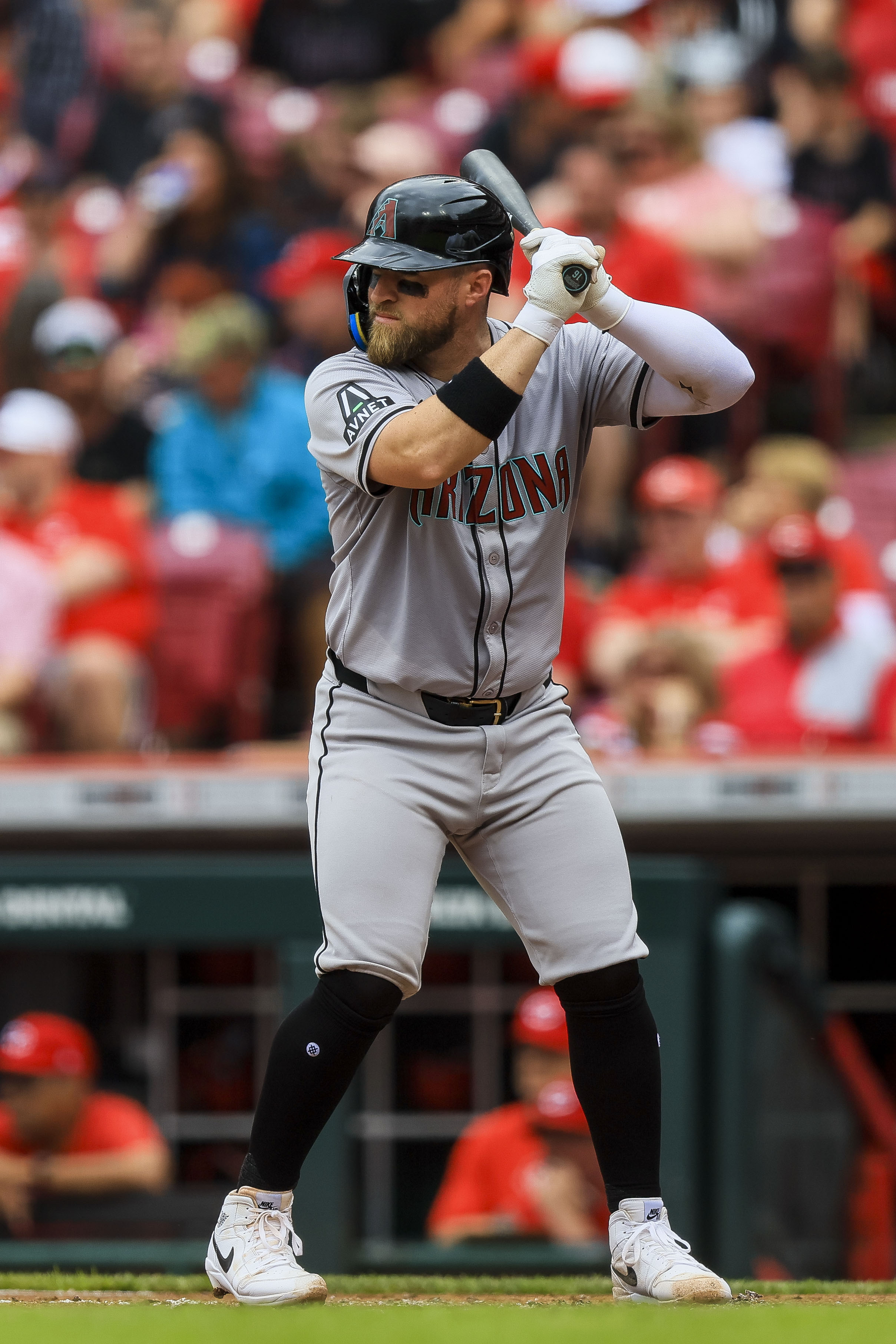 In pitchers' duel, D-backs edge reeling Reds on late hit | Reuters