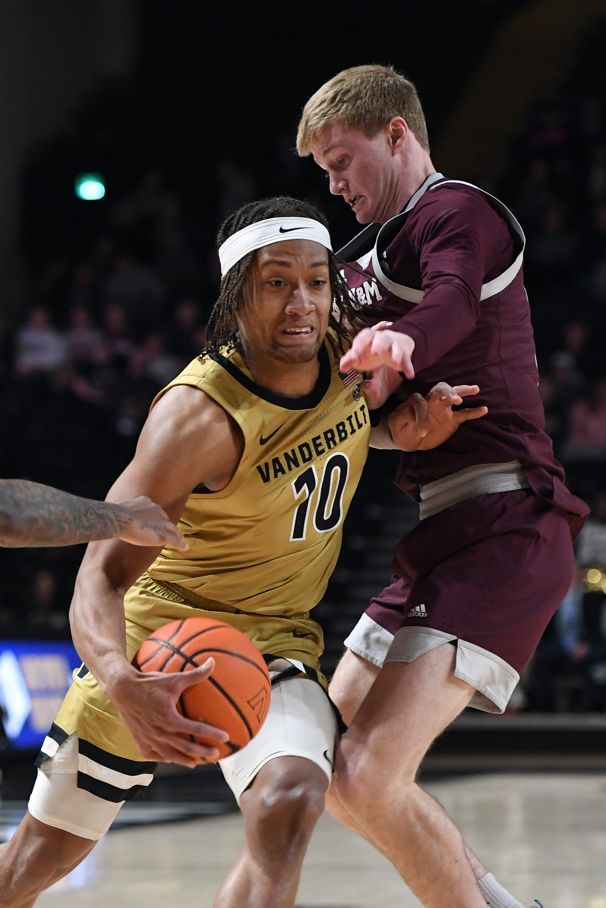 Ezra Manjon's buzzer-beater lifts Vanderbilt over Texas A&M | Reuters