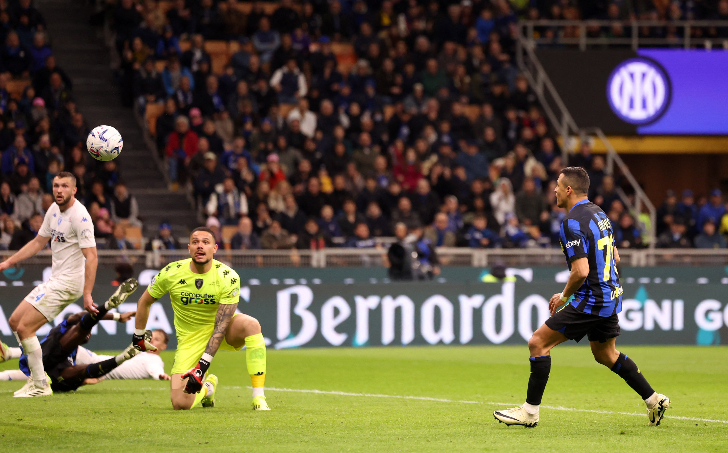 Inter close in on title with 2-0 win over Empoli | Reuters