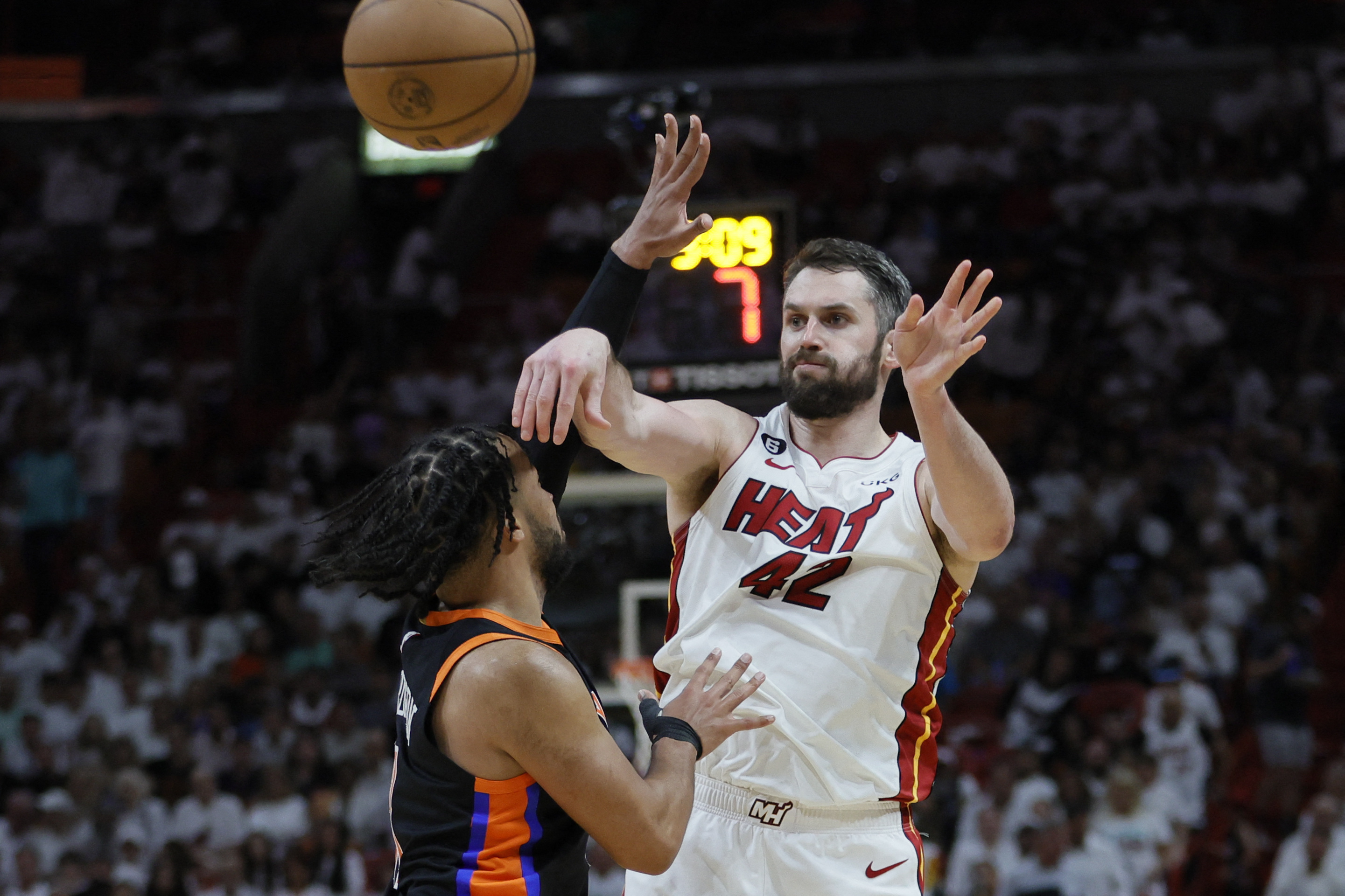 Jimmy Butler guides Heat to 3-1 series lead over Knicks | Reuters