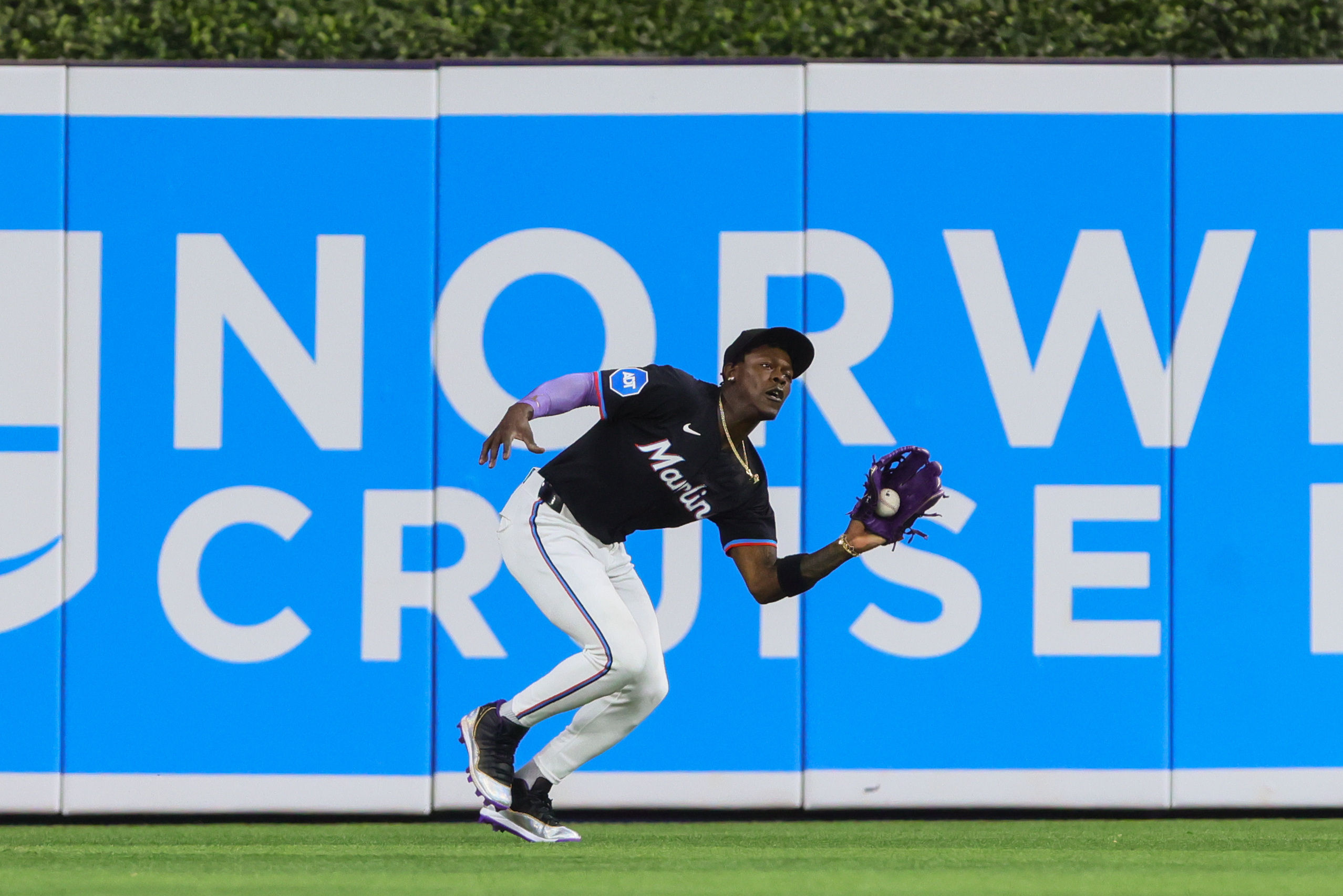 Tim Anderson hits walk-off single as Marlins top Mariners in 10th | Reuters