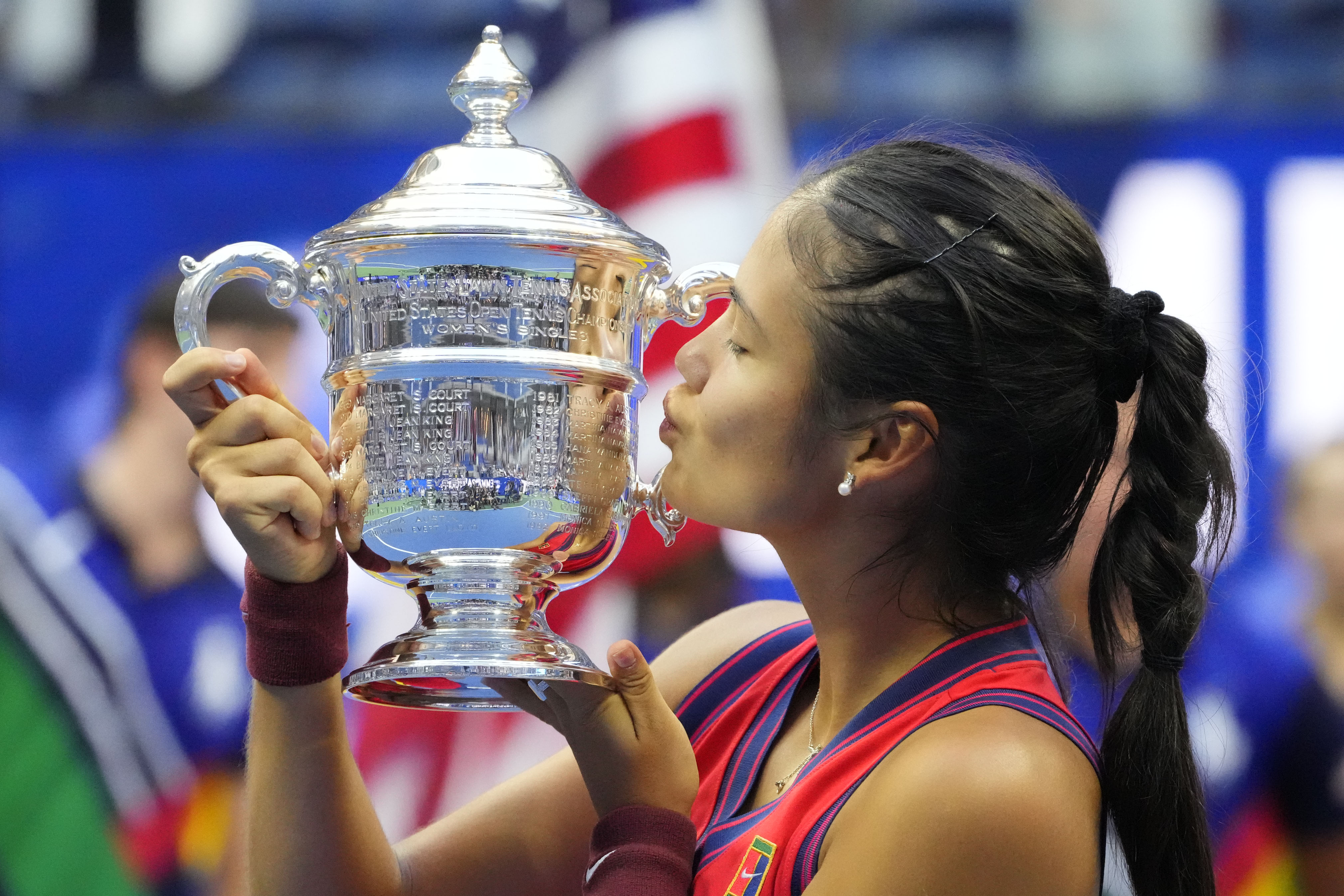 Raducanu completes fairytale in New York by winning U.S. Open | Reuters